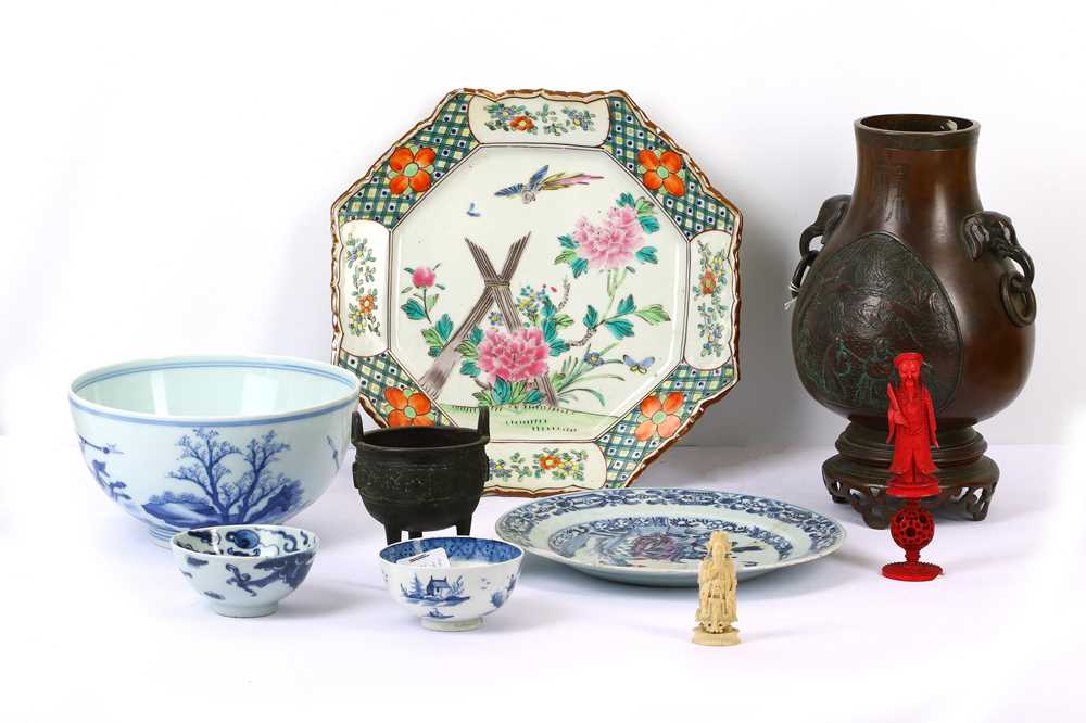 Lot 784 - A collection of Chinese items, including a