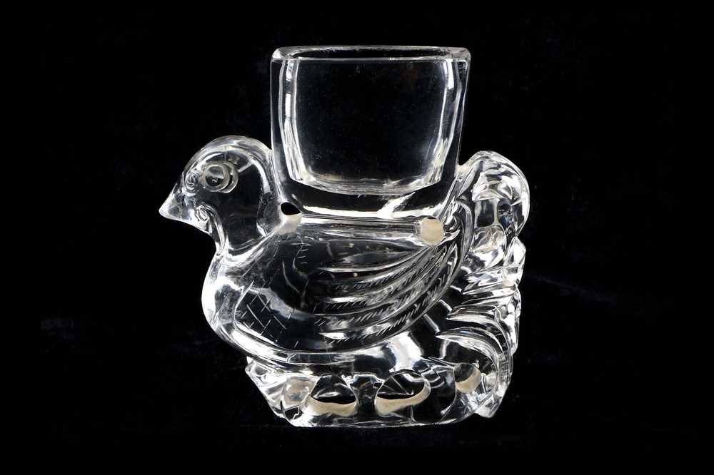 Lot 494 - A 20th Century rock crystal Olmec bird