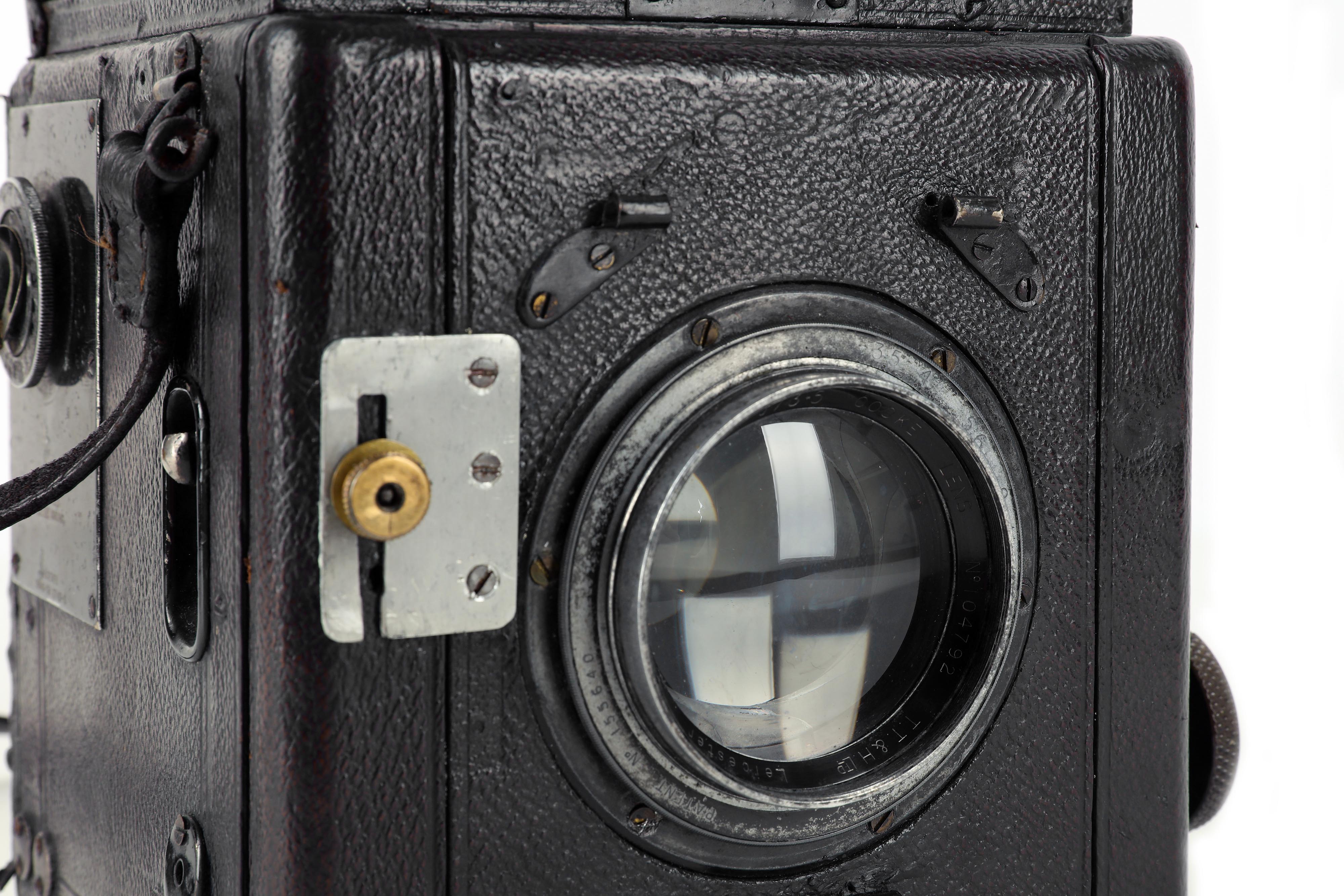 Lot 943 - A Ensign Popular Reflex Camera with TTH