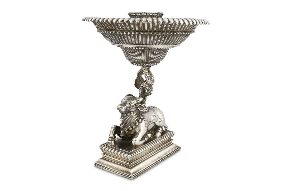 Lot 317 - A FINE SILVER RITUAL TRAY (KATORA) WITH THE