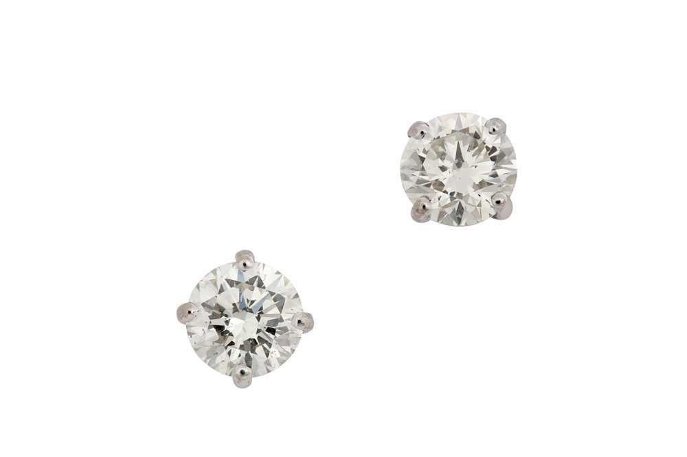 Lot 22 - A pair of diamond earstuds Each brilliant-cut