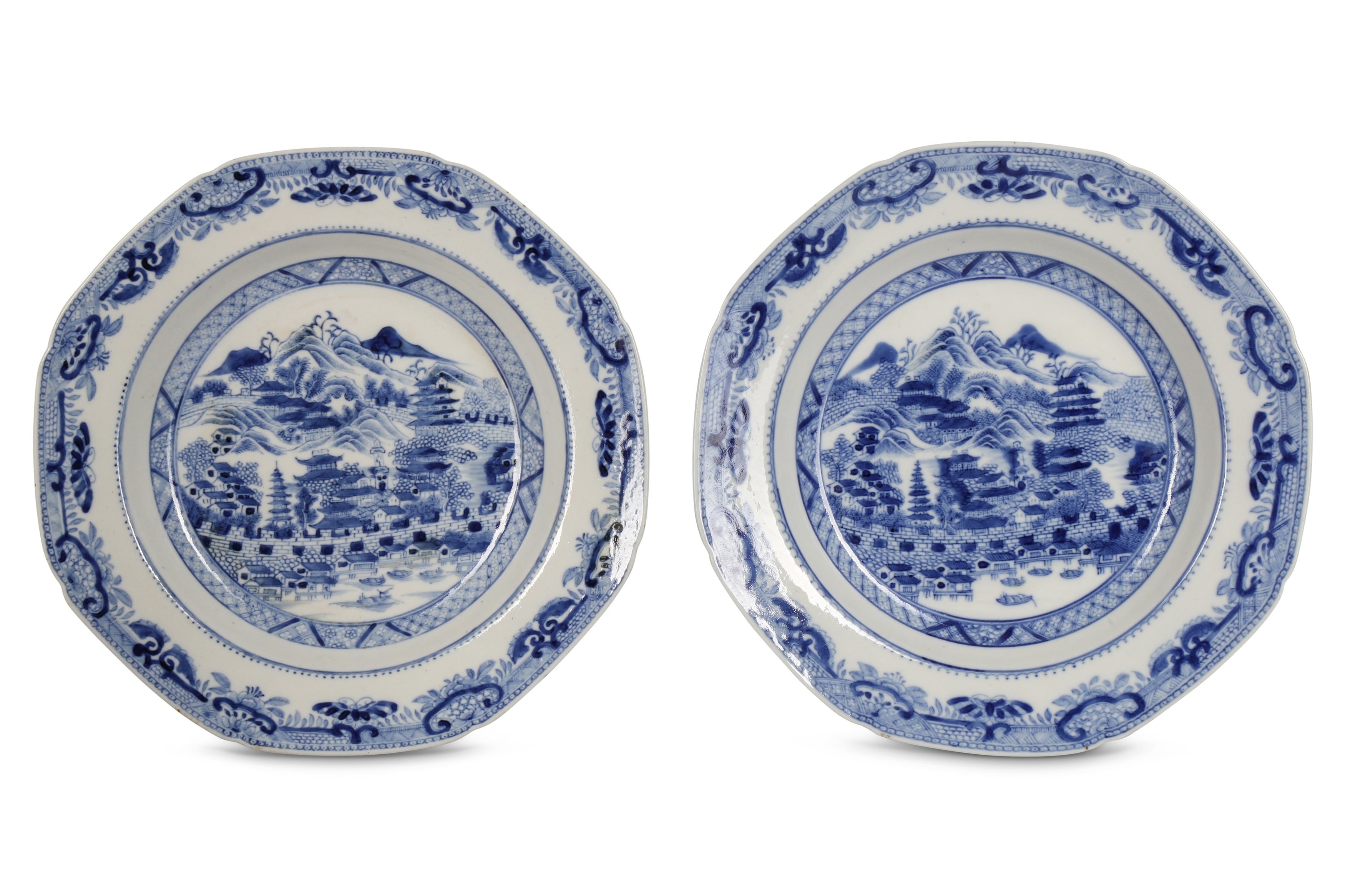 Lot 507 - A PAIR OF CHINESE BLUE AND WHITE OCTAGONAL