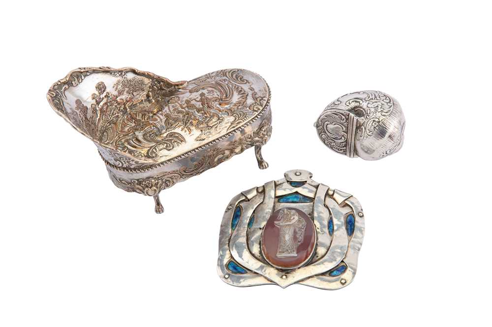 Lot 162 - A mixed group of sterling silver objects of