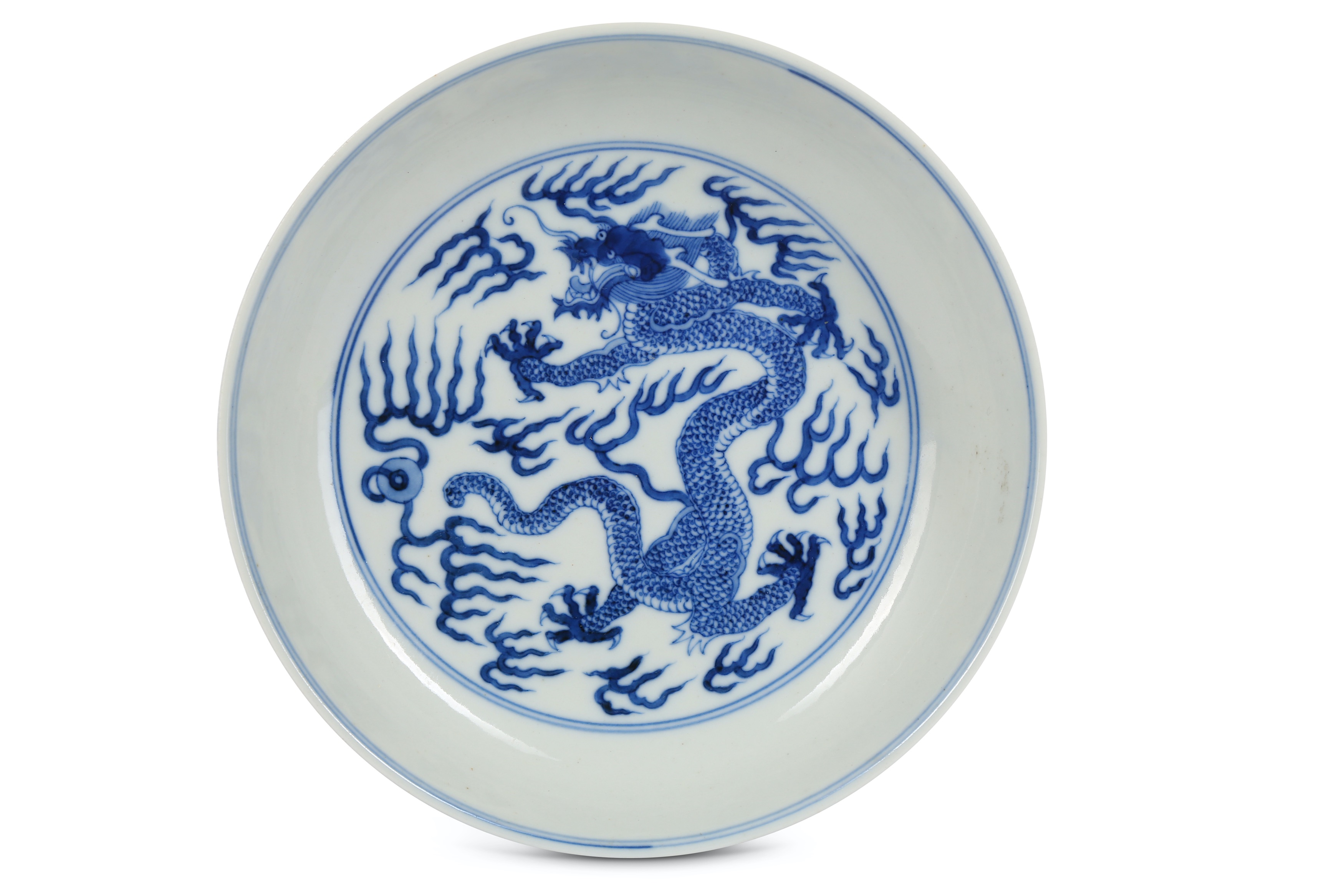 Lot 193 - A CHINESE BLUE AND WHITE 'DRAGON' DISH.