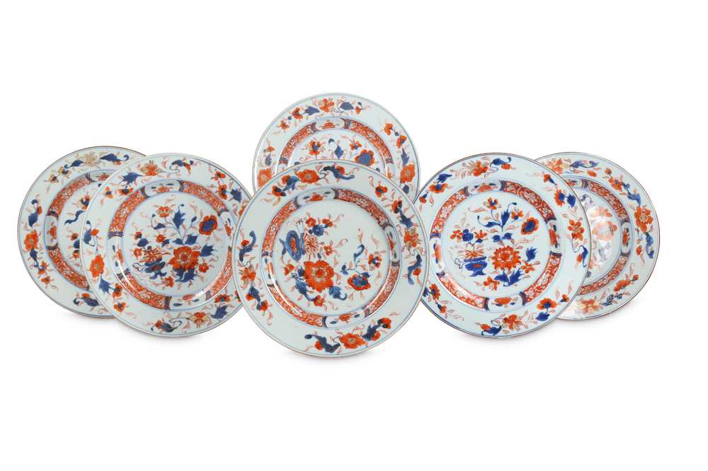 Lot 942 - A SET OF SIX CHINESE IMARI DINNER PLATES.