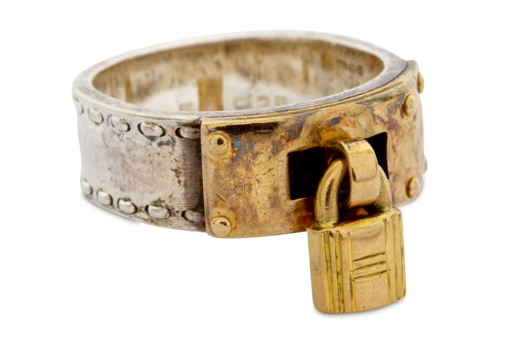 Lot 750 - Hermes Silver Kelly Ring, 925 silver with