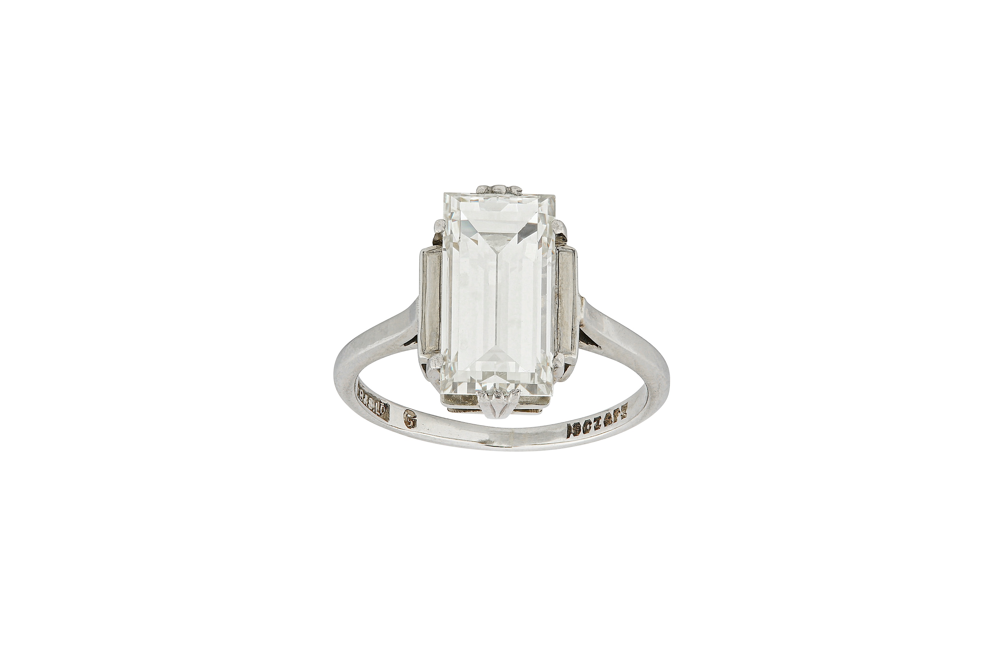 Lot 118 - A diamond single-stone ring The rectangular