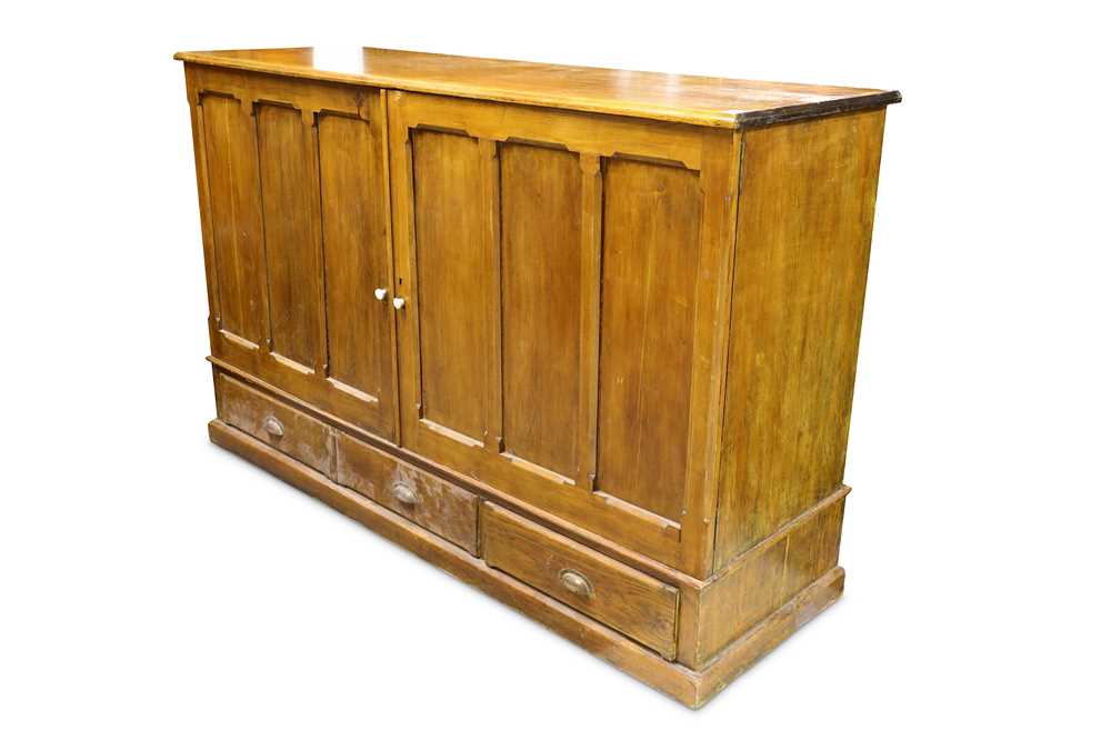 Lot 273 - An early 20th century pine double-fronted