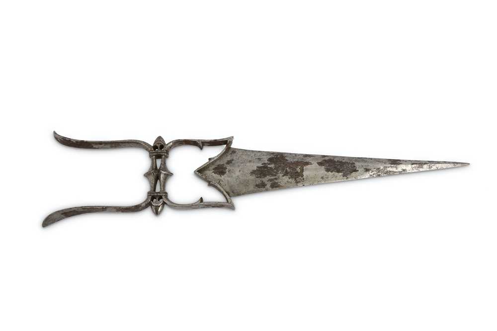 Lot 221 - *A WATERED-STEEL PUSH DAGGER (KATAR)