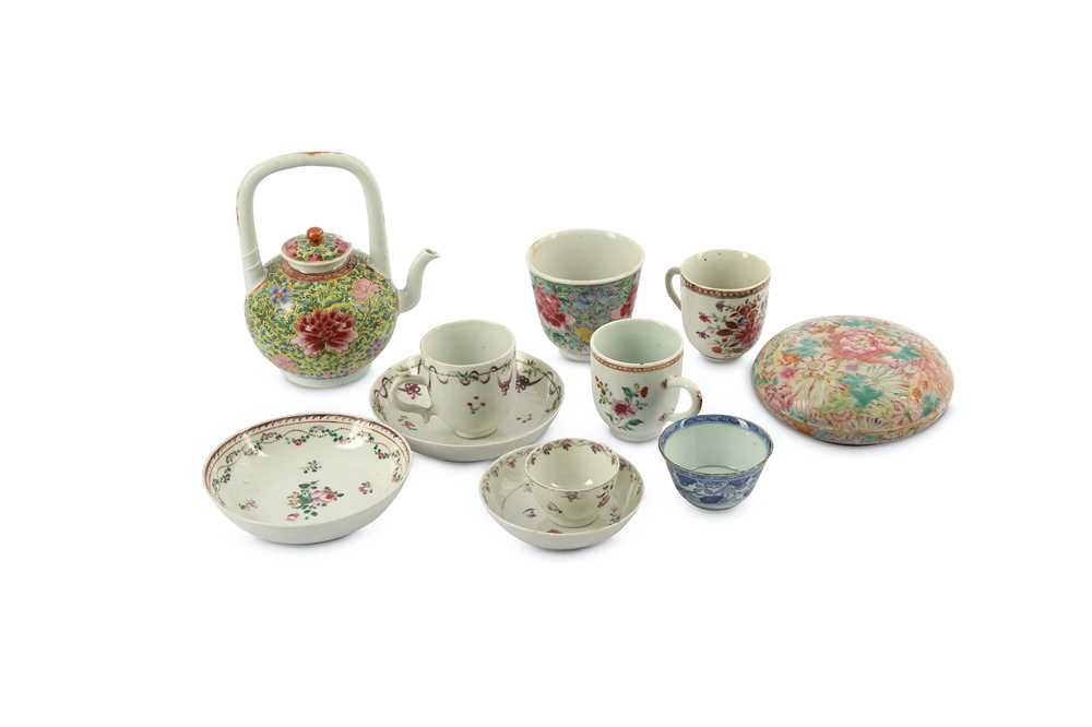 Lot 229 - A collection of Chinese porcelain including