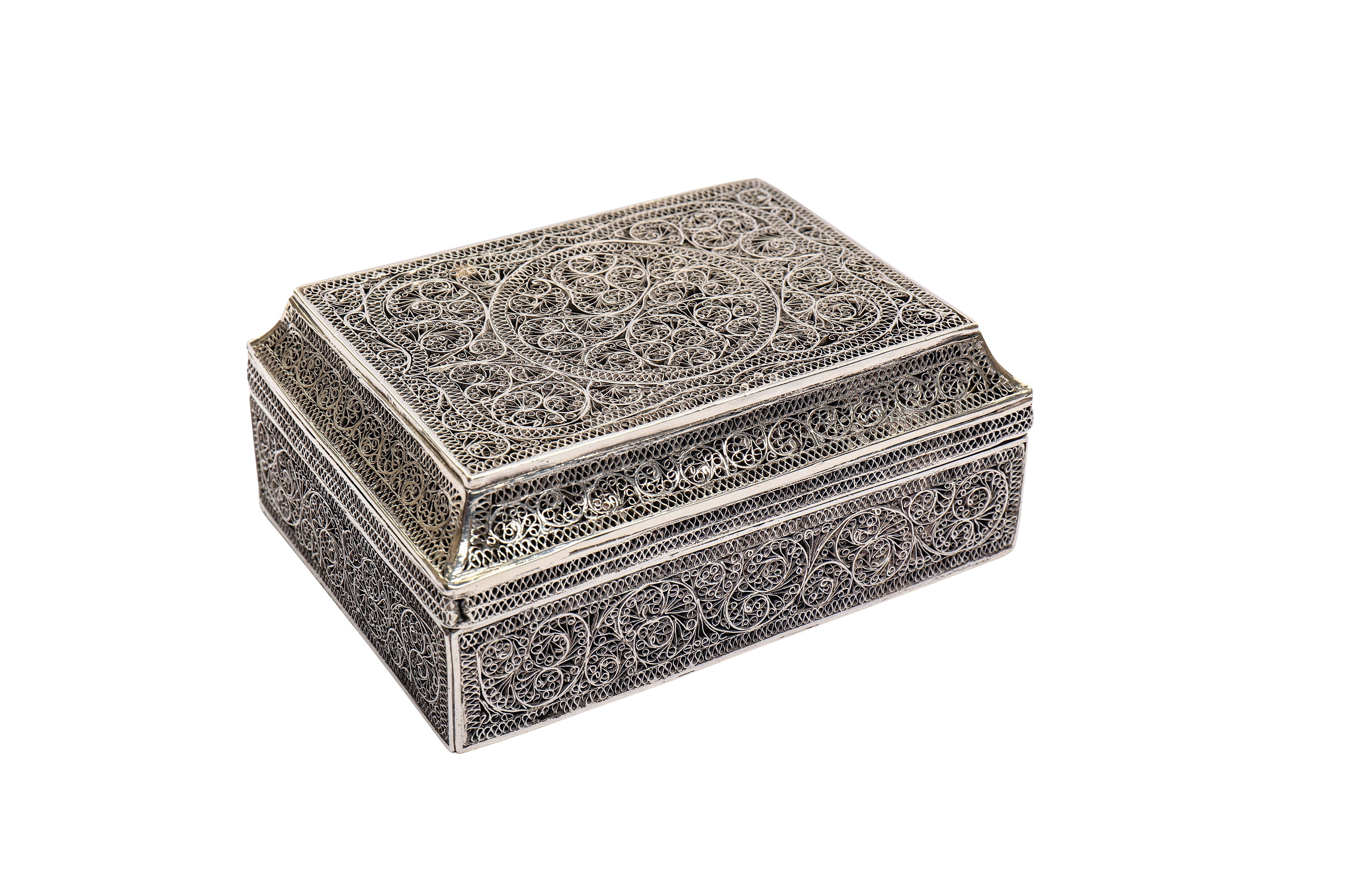 Lot 368 - A SILVER FILIGREE LIDDED BOX