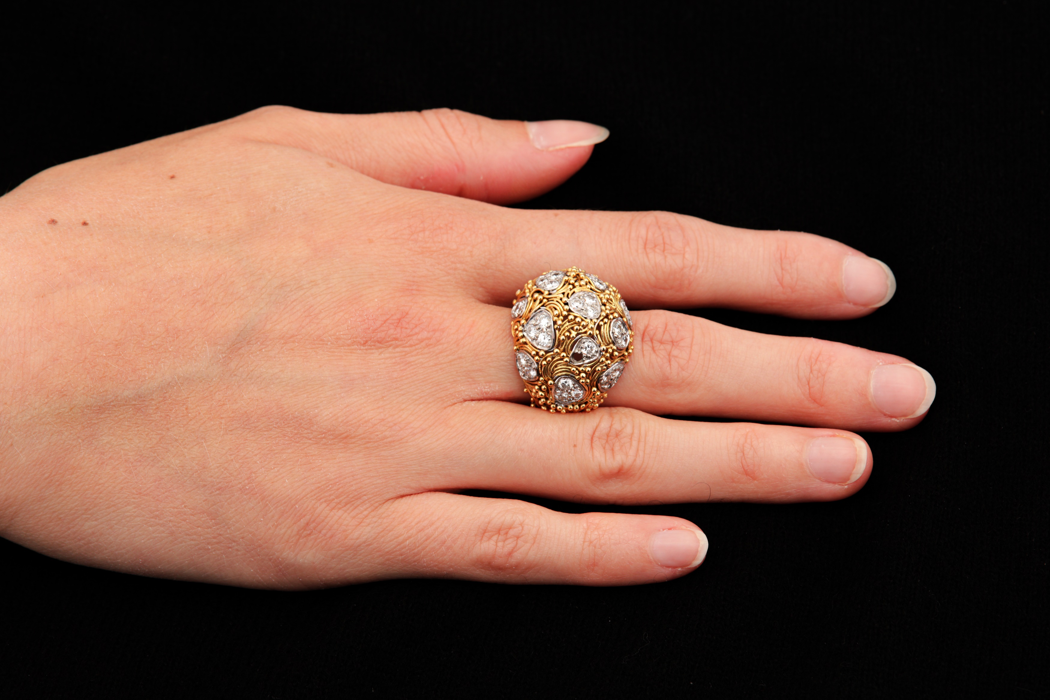 Lot 99 - A diamond bombé ring