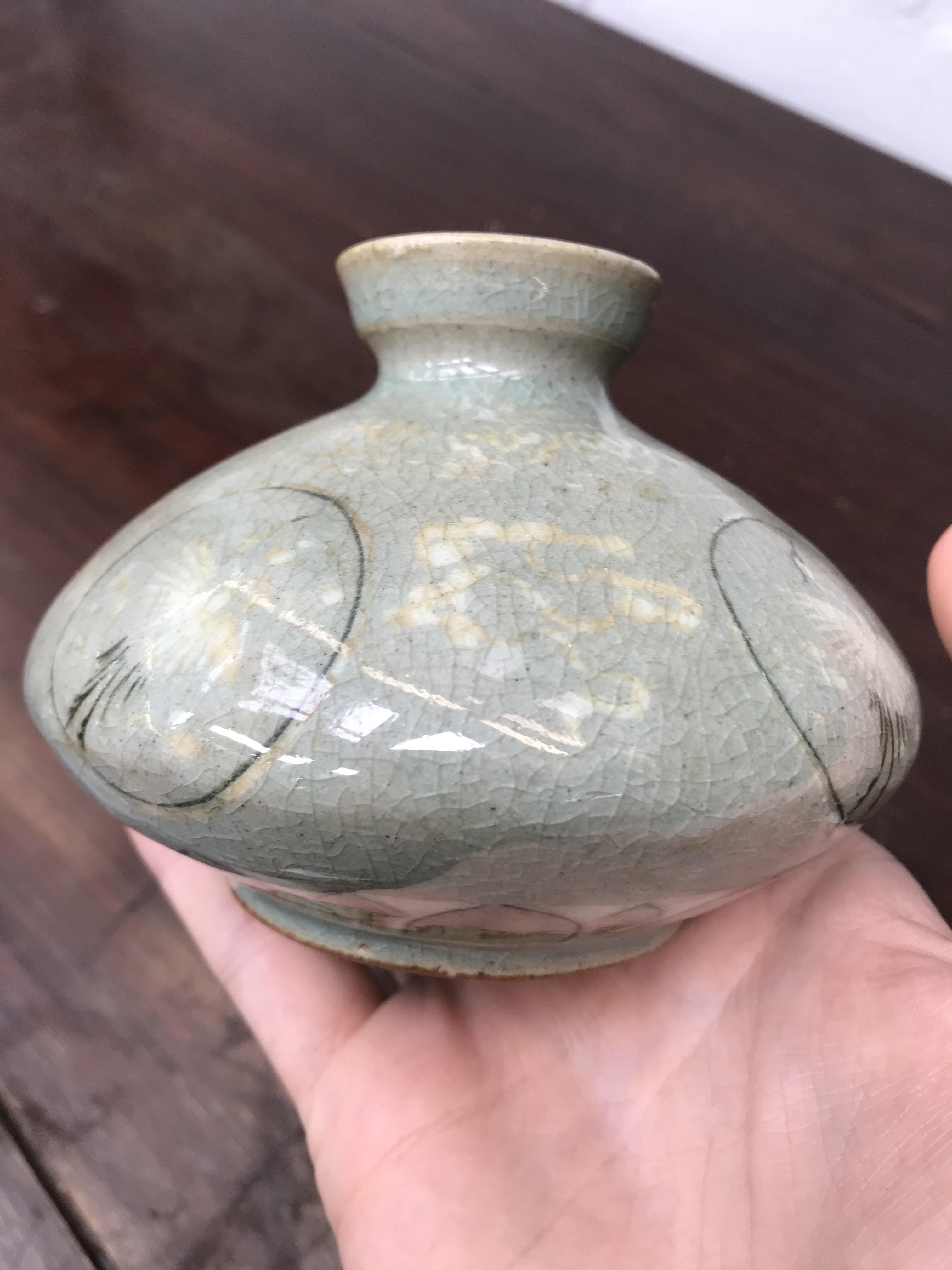 Lot 573 - A KOREAN SANGGAM SLIP-INLAID CELADON 'CRANES'