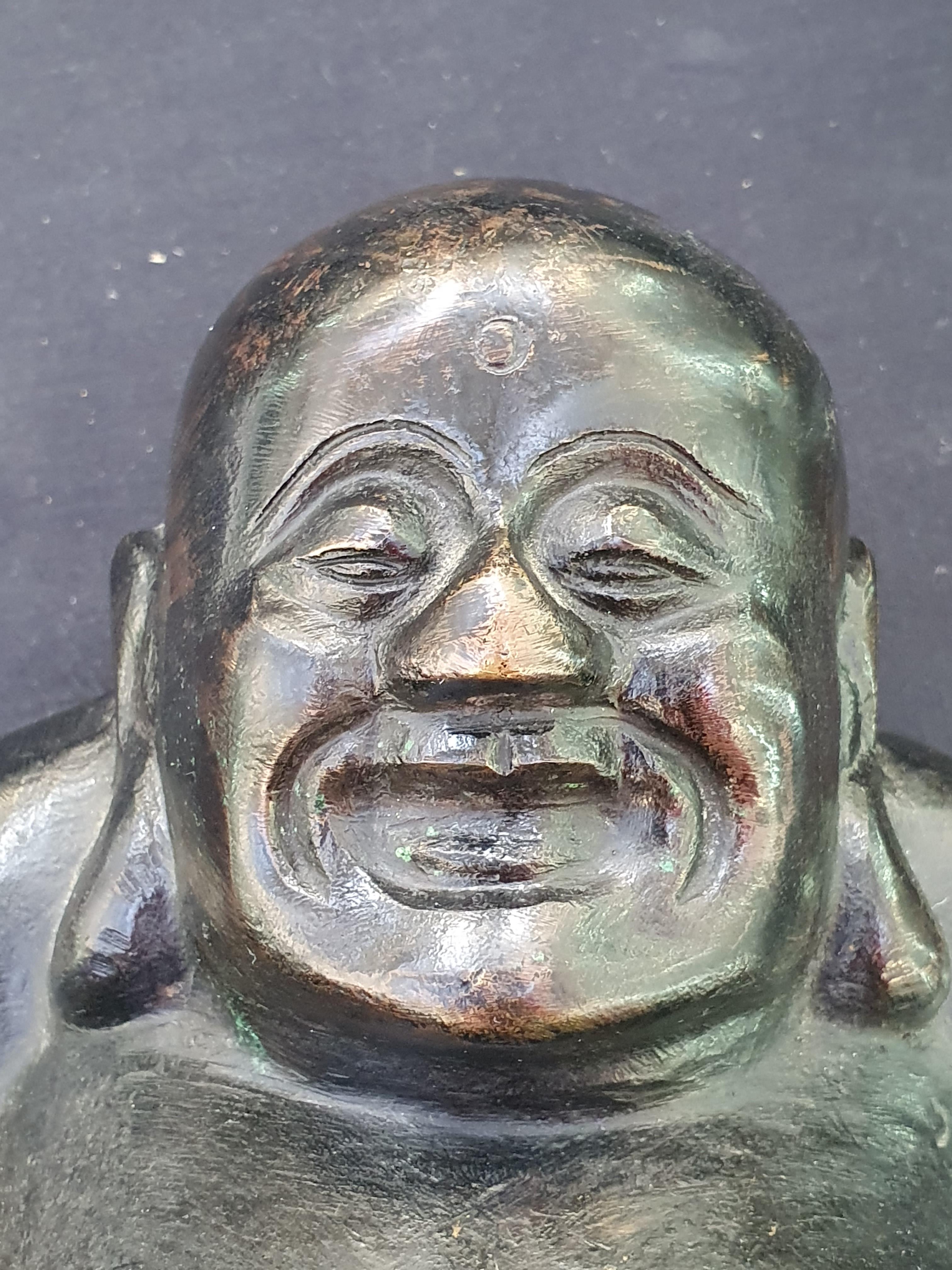 Lot 605 - A CHINESE BRONZE FIGURE OF BUDAI HESHANG.