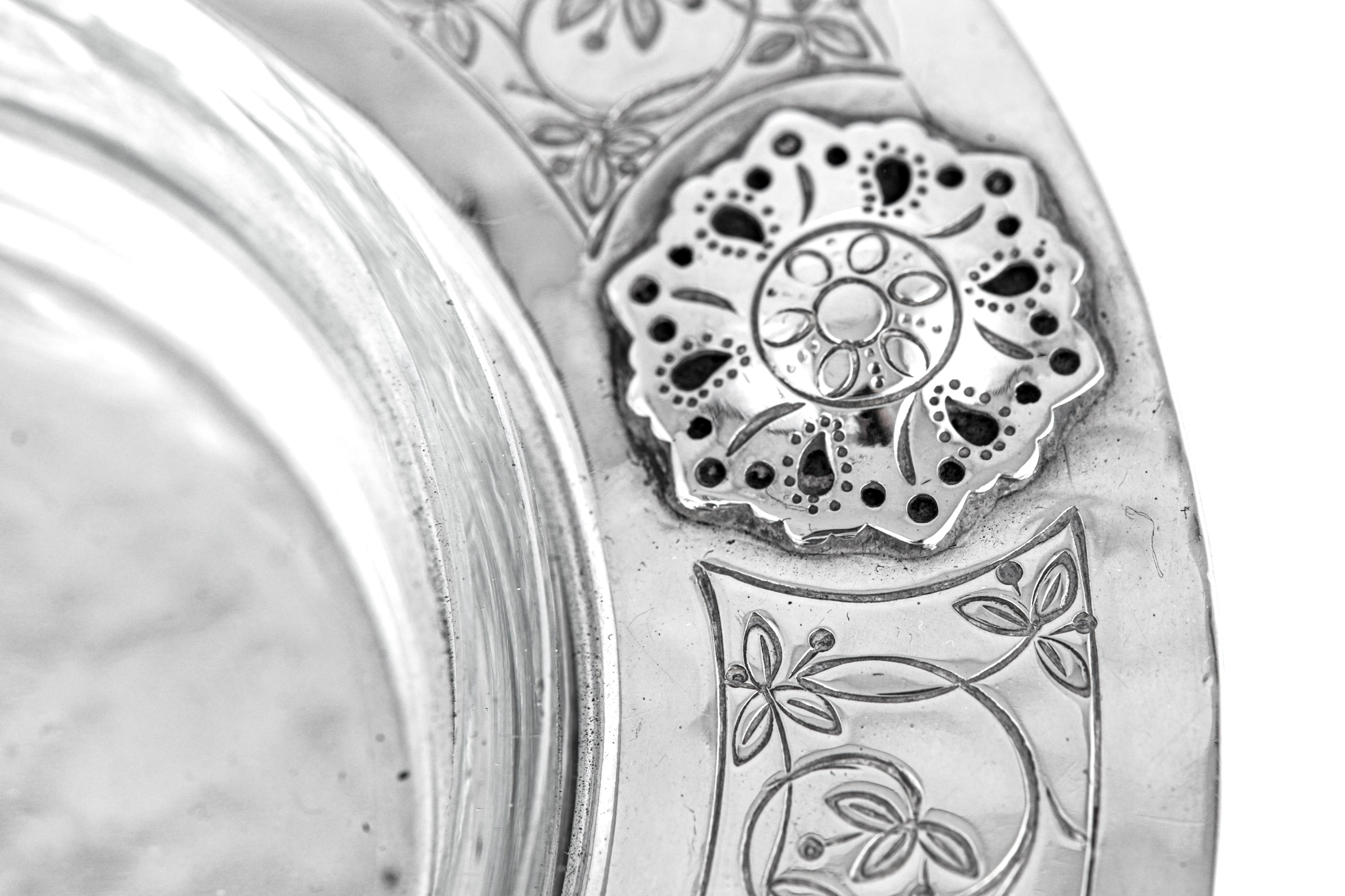 Lot 388 - A George V sterling silver ‘Arts and Crafts’