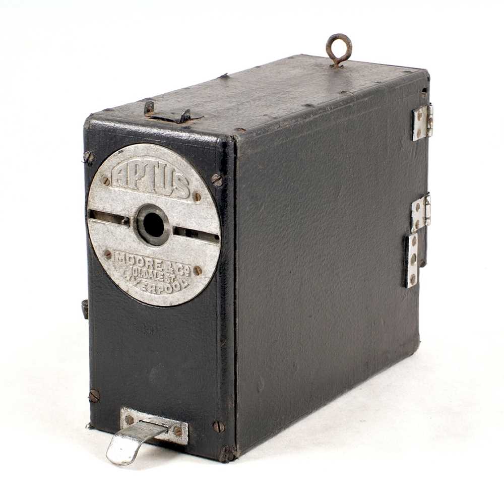Lot 24 - Aptus Ferrotype (Tin-Type) Camera by Moore