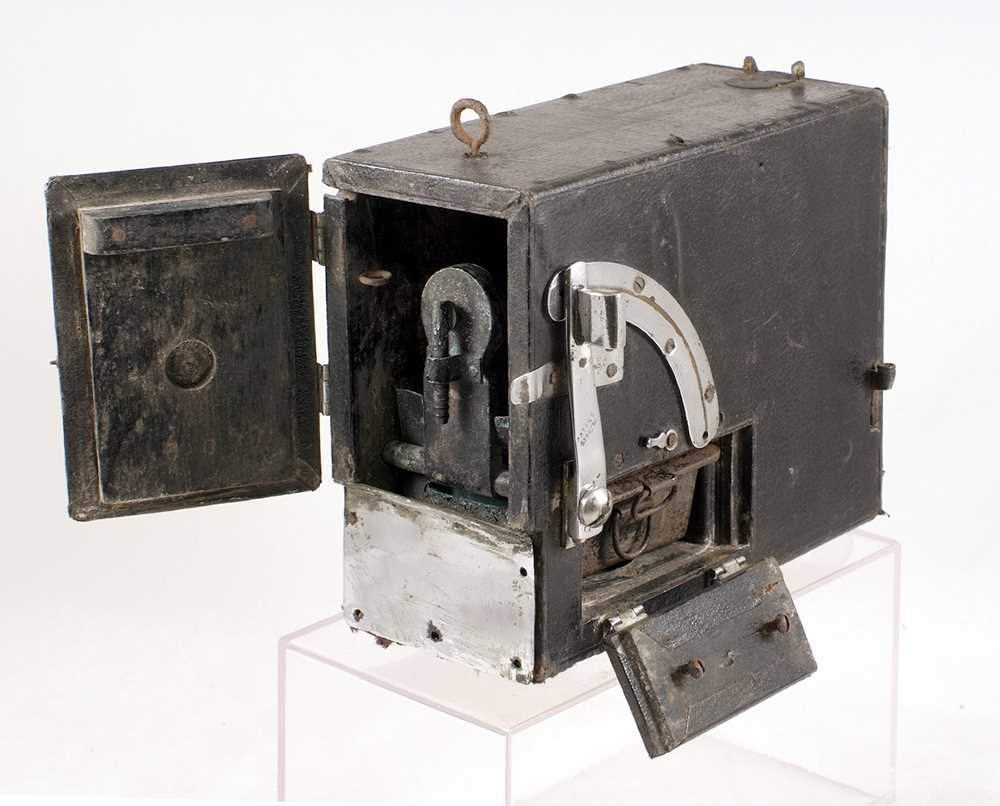 Lot 24 - Aptus Ferrotype (Tin-Type) Camera by Moore