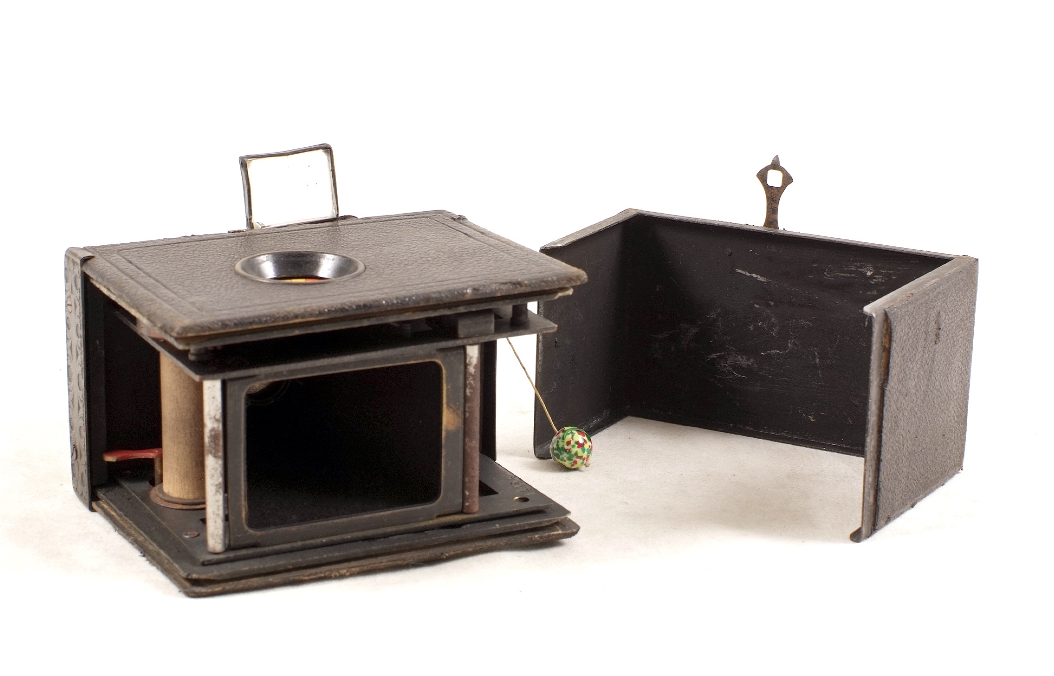 Lot 30 - The Pascal - The World's First Camera with