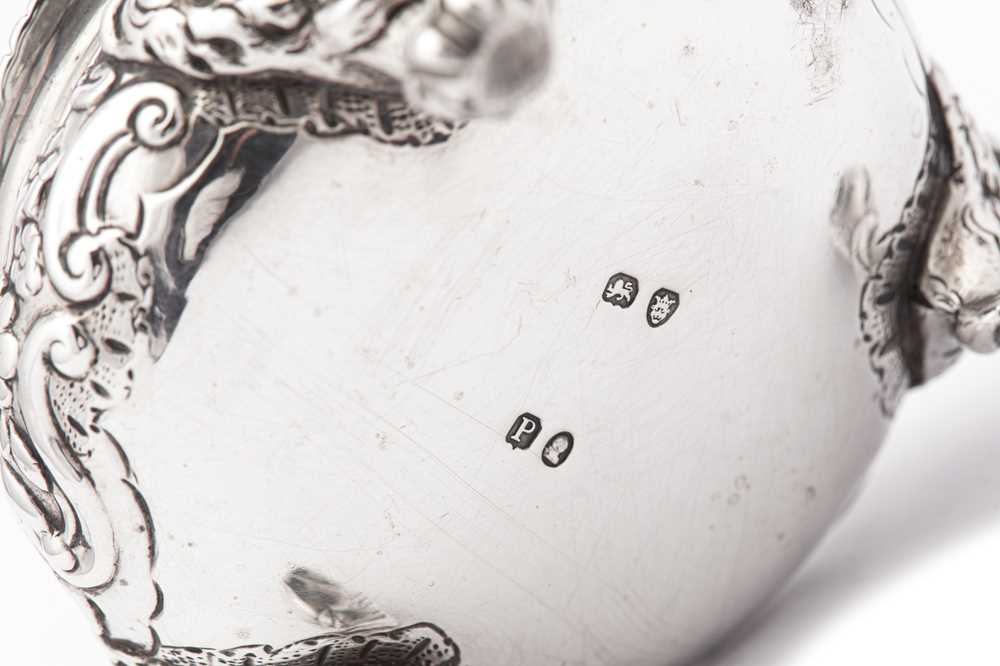 Lot 287 - A George III sterling silver salt, London