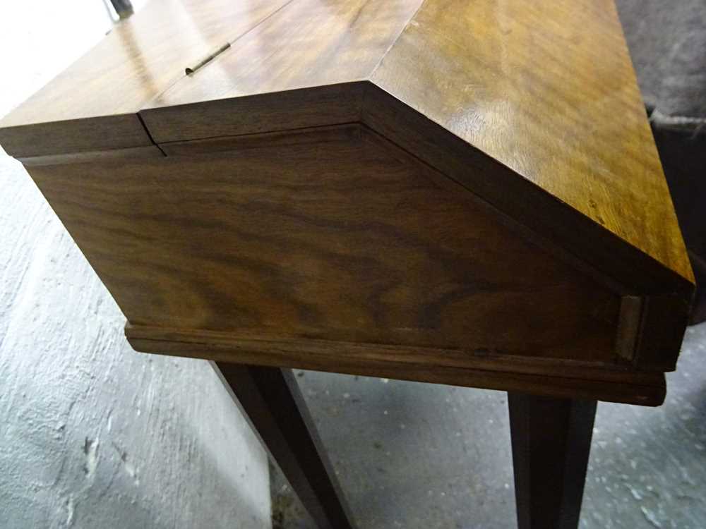 Lot 135 - A WALNUT OCTAVINA SPINET BY ROBERT & GOBLE