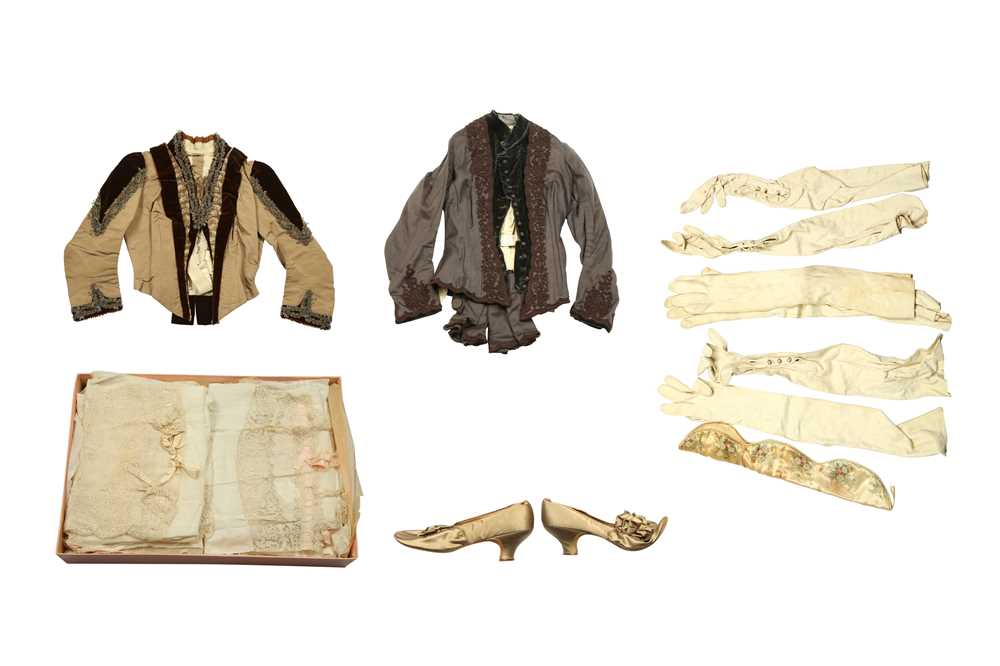 Lot 215 - A COLLECTION OF VINTAGE CLOTHING