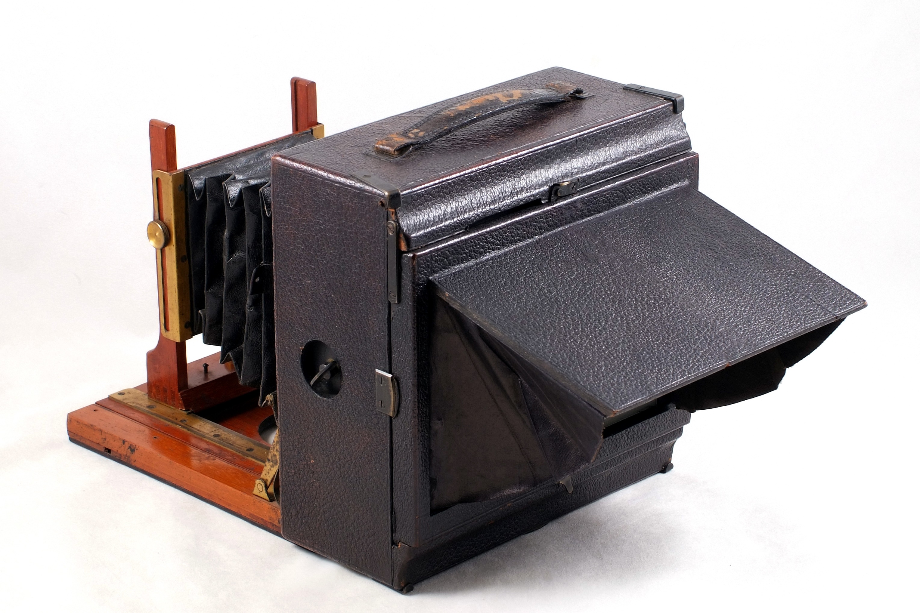 Lot 5 - An Un-named Half Plate Field Camera with Beck