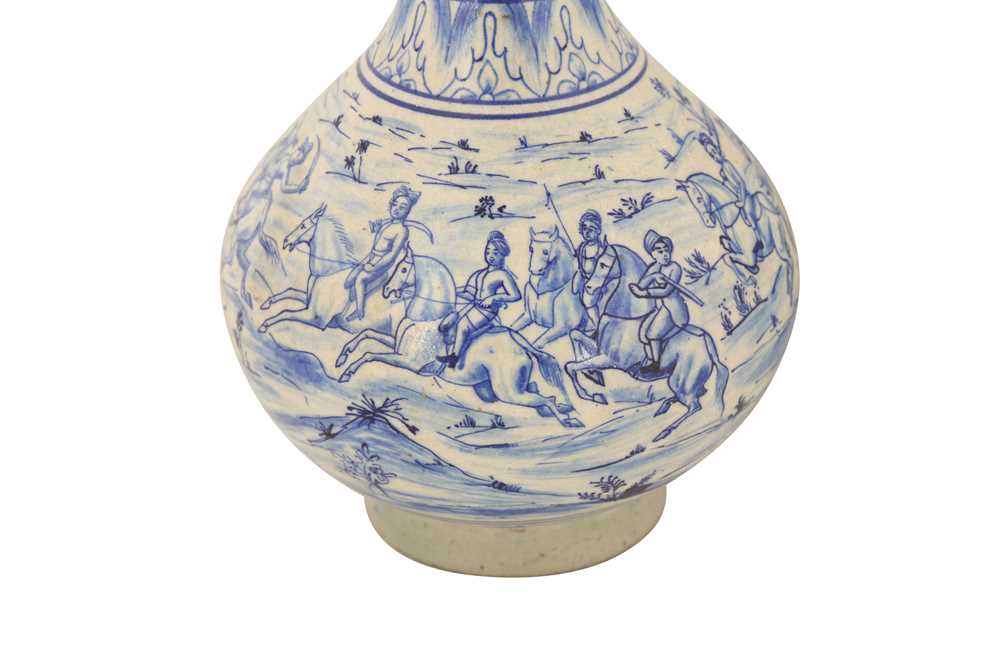 Lot 84 - A BLUE AND WHITE MULTAN POTTERY VASE AND DISH