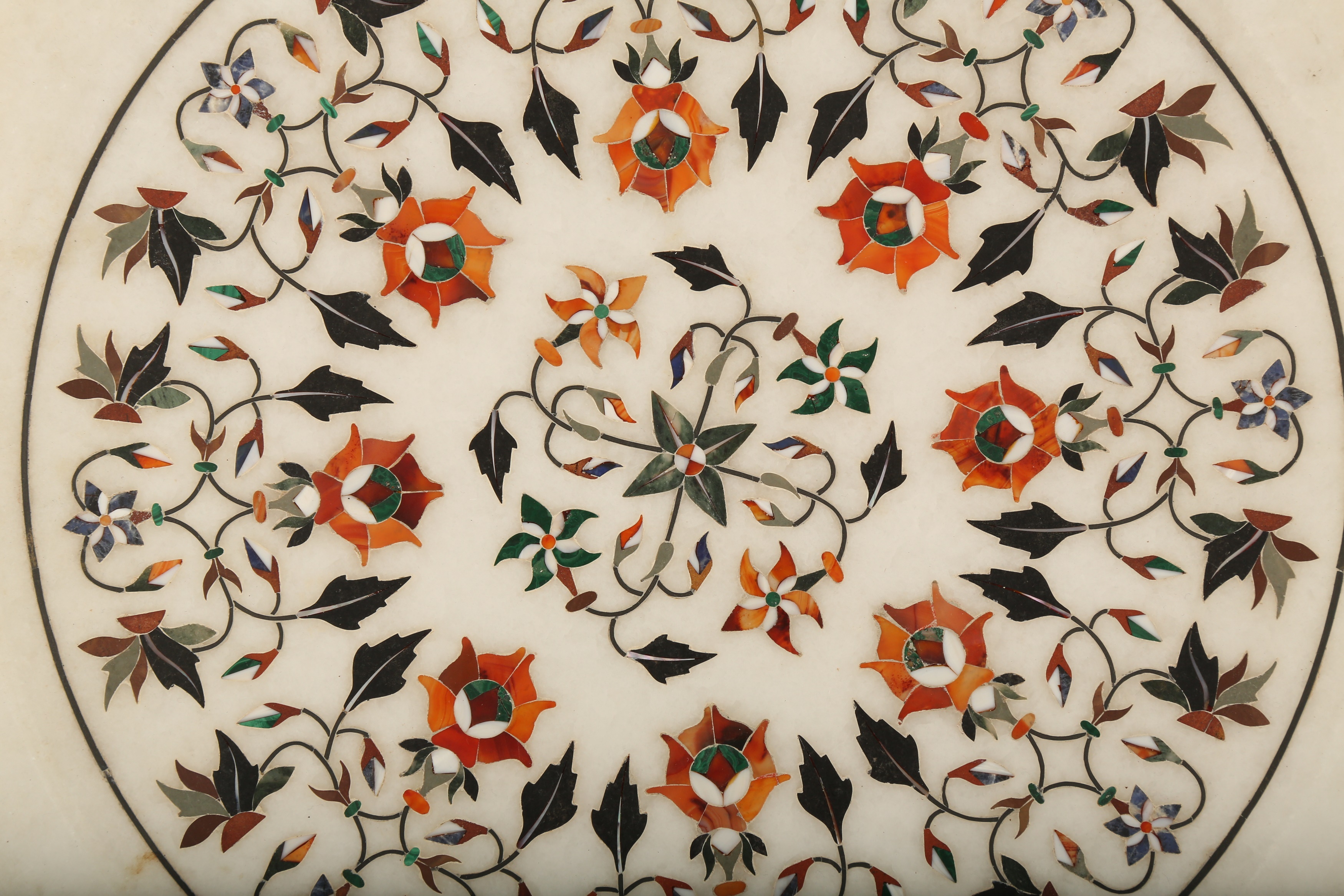 Lot 257 - A MUGHAL-STYLE PIETRA DURA INLAID MARBLE Lot 257 - A MUGHAL-STYLE PIETRA DURA INLAID MARBLE