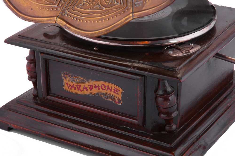 Lot 112 - A HIS MASTERS VOICE GRAMOPHONE