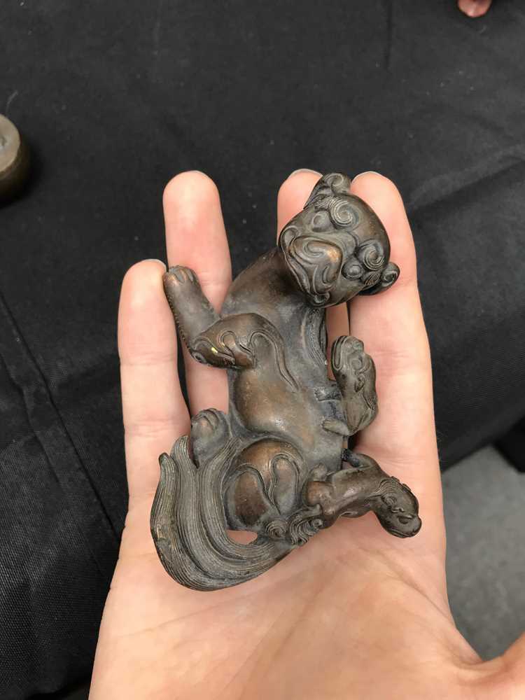 Lot 165 - A CHINESE BRONZE 'MYTHICAL BEAST'