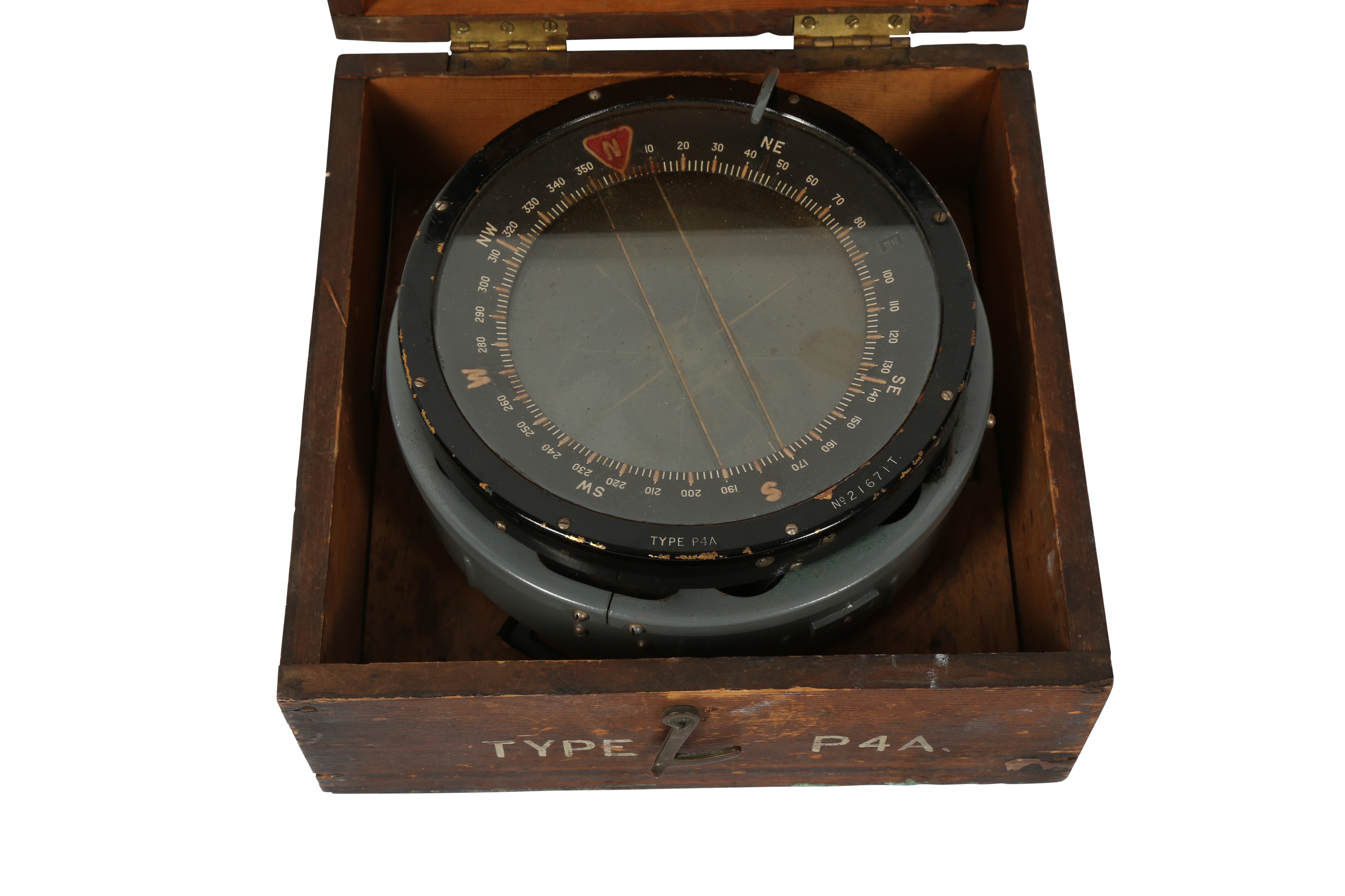 Lot 393 - A WWII ERA AIRCRAFT COMPASS IN BOX, TYPE P4A