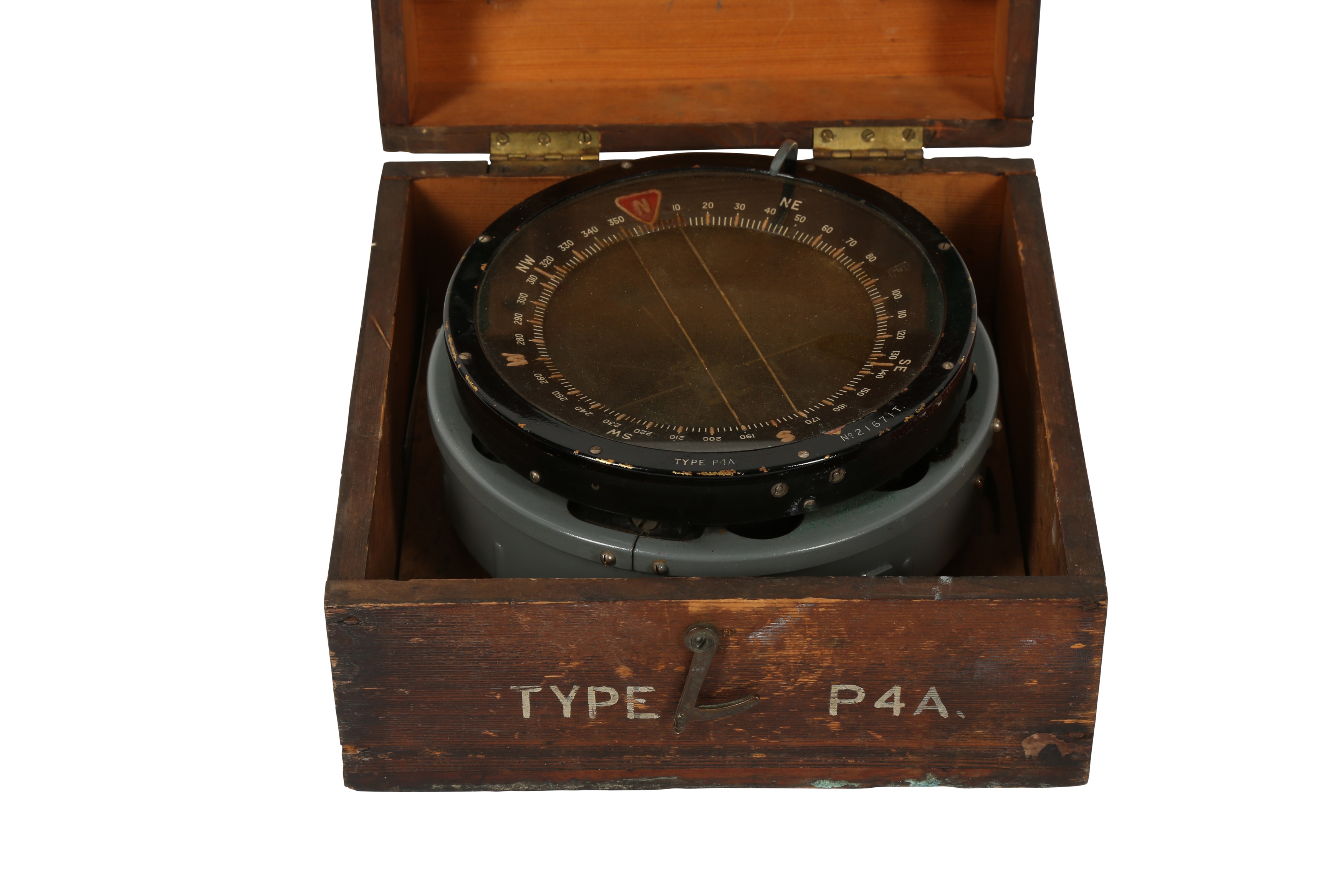 Lot 393 - A WWII ERA AIRCRAFT COMPASS IN BOX, TYPE P4A