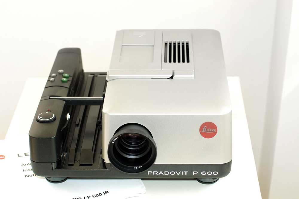 Lot 372 - Leitz Pradovit P600 Slide Projector.
