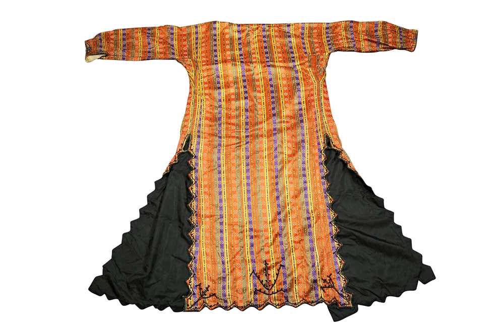 Lot 415 - AN ANTERI ROBE