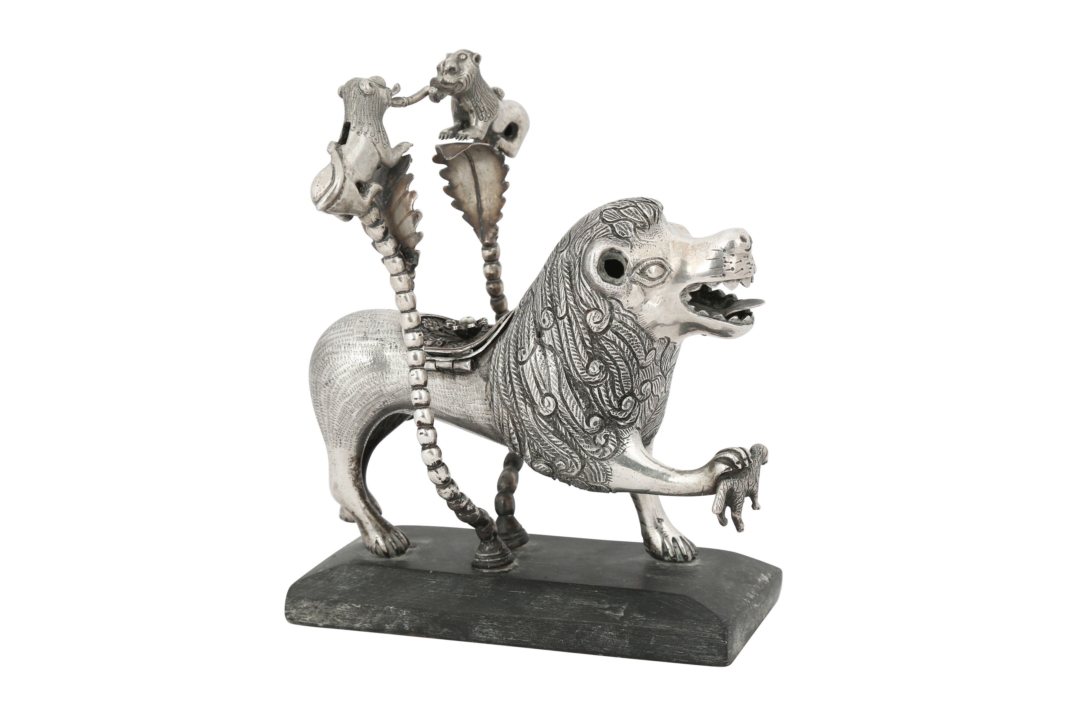 Lot 216 - A SOLID SILVER LION-SHAPED DECORATIVE