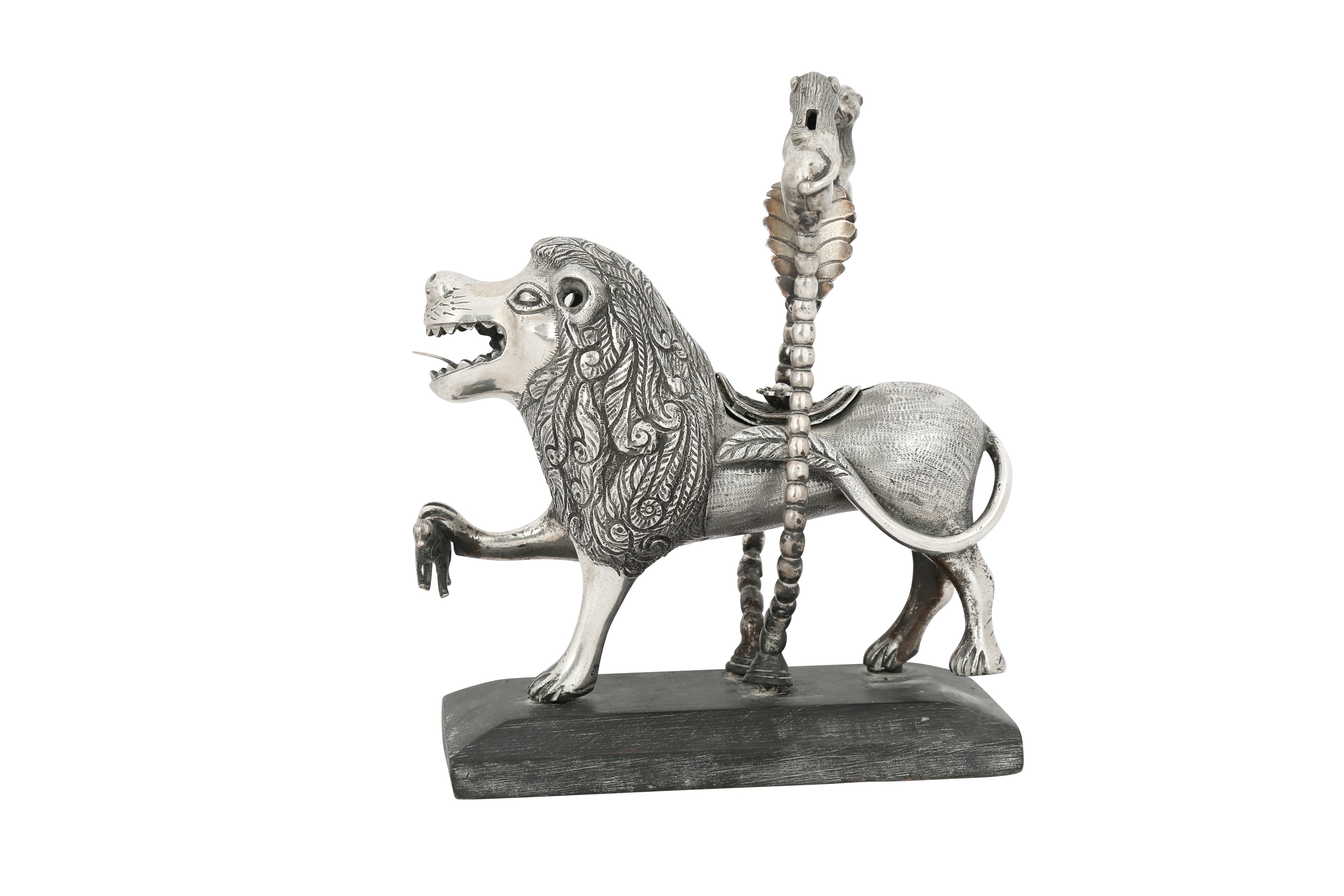 Lot 216 - A SOLID SILVER LION-SHAPED DECORATIVE