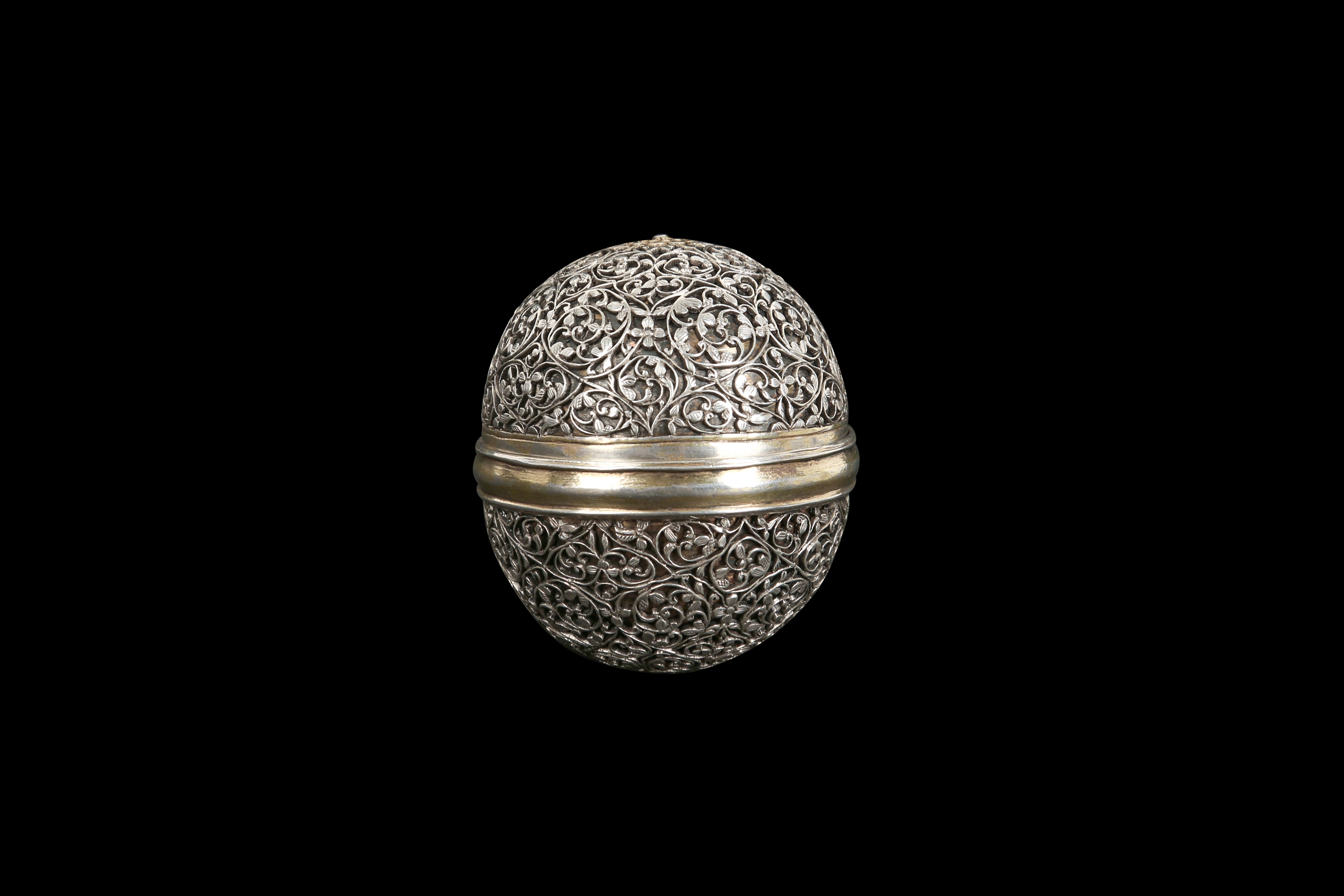 Lot 27 - A RARE GILT AND SILVER GILT BEZOAR STONE