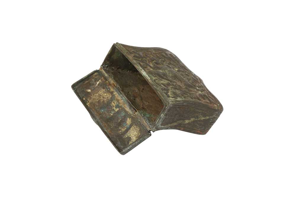 Lot 427 - A BRONZE GUNPOWDER CARTRIDGE CASE (PALASKA)