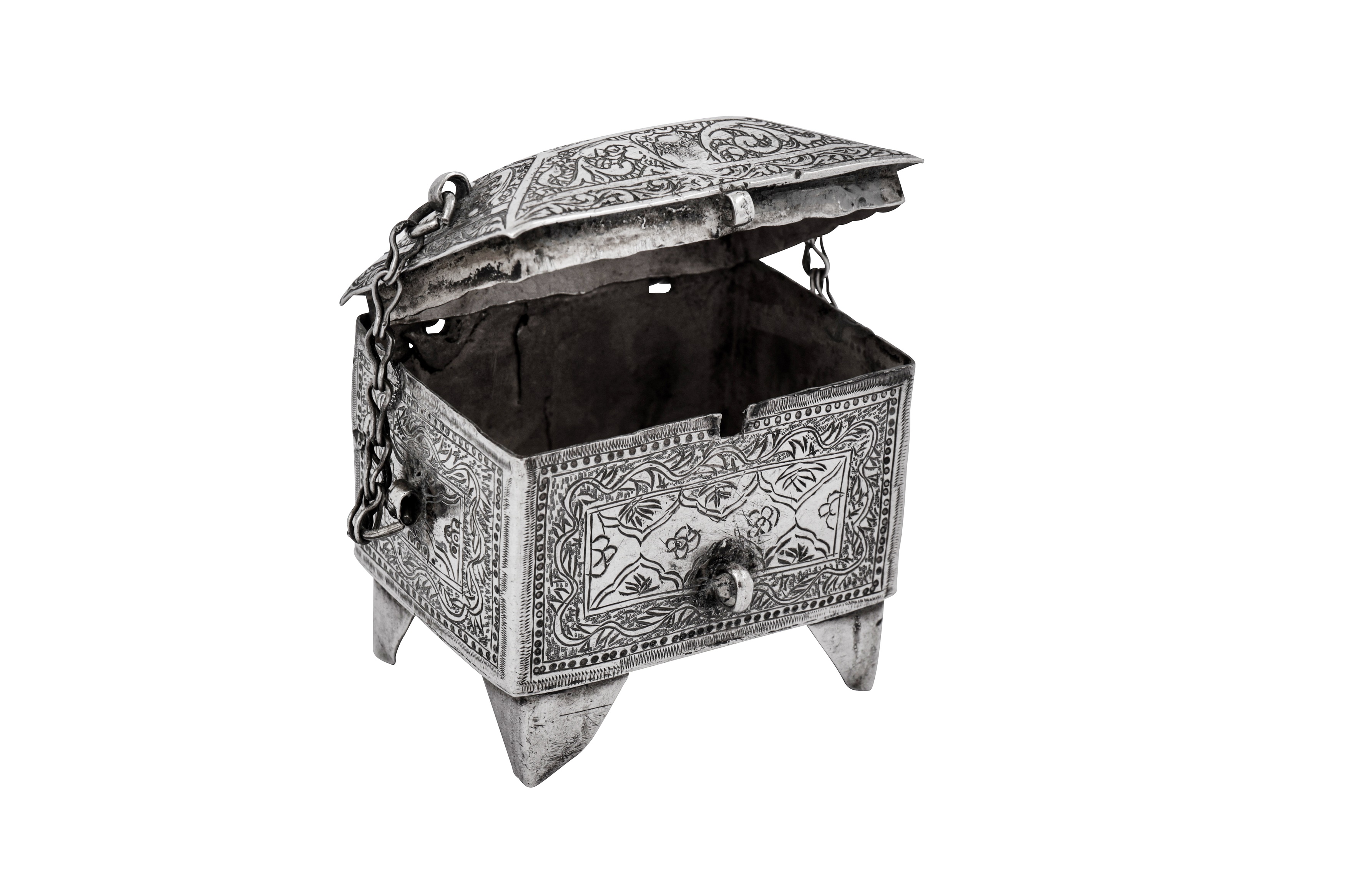 Lot 324 - An early 20th century silver spice box,