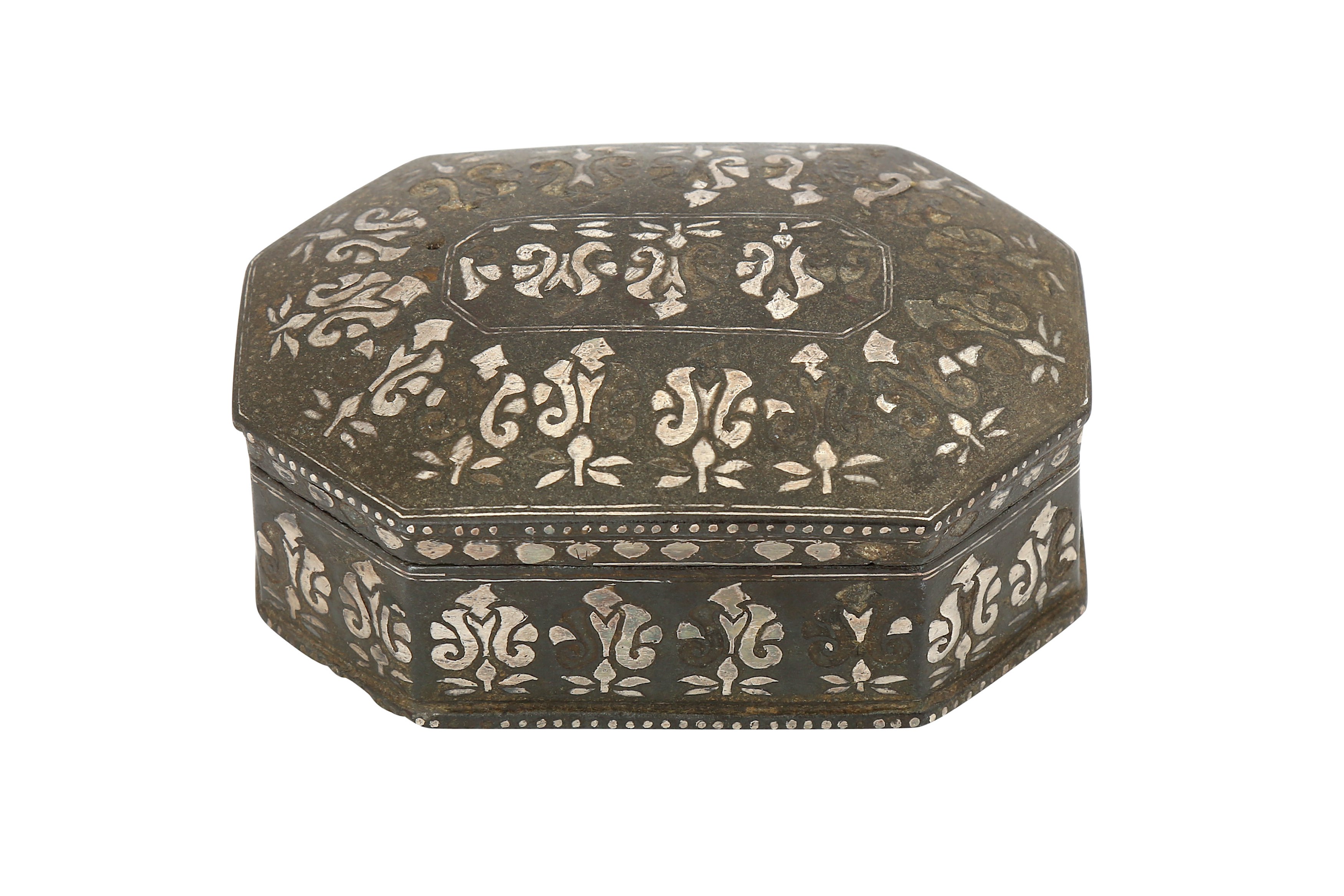 Lot 443 - A SILVER-INLAID BIDRI LIDDED BOX