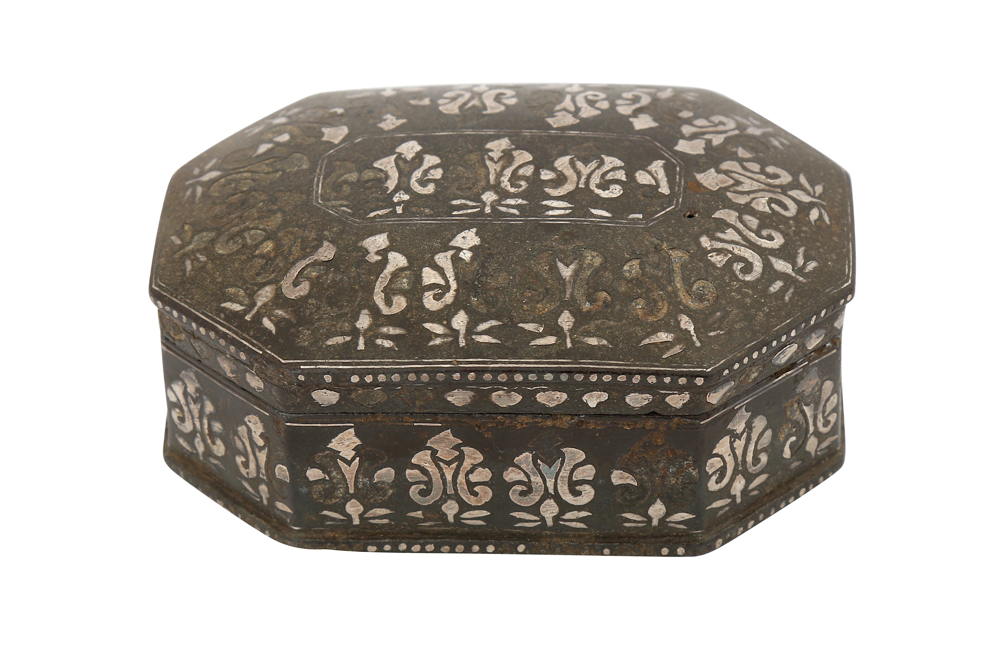 Lot 443 - A SILVER-INLAID BIDRI LIDDED BOX