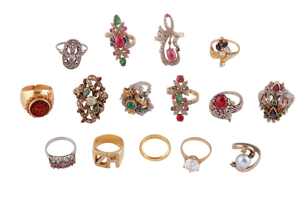 Lot 70 - A GROUP OF 15 RINGS