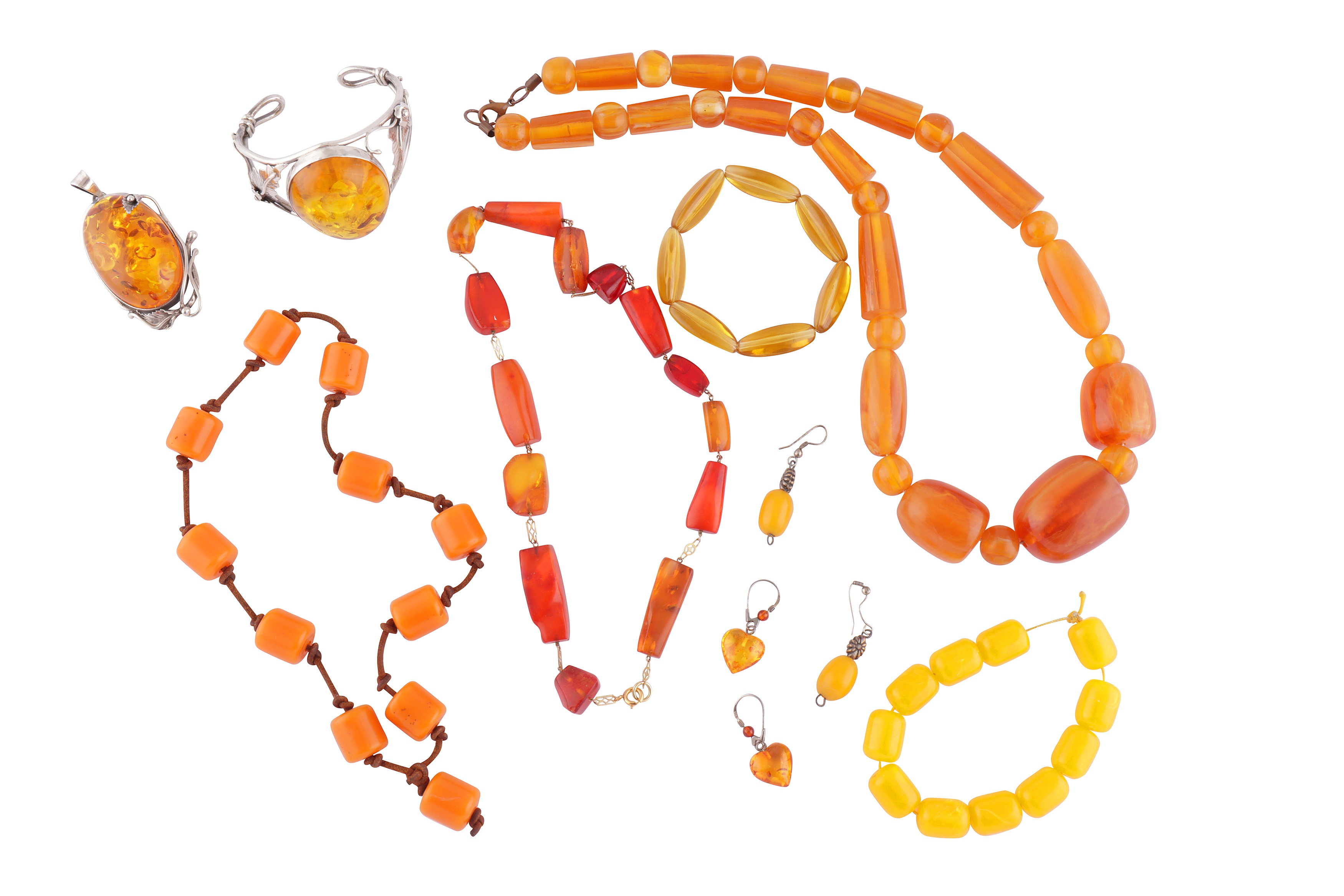 Lot 47 - AN AMBER COLLECTION