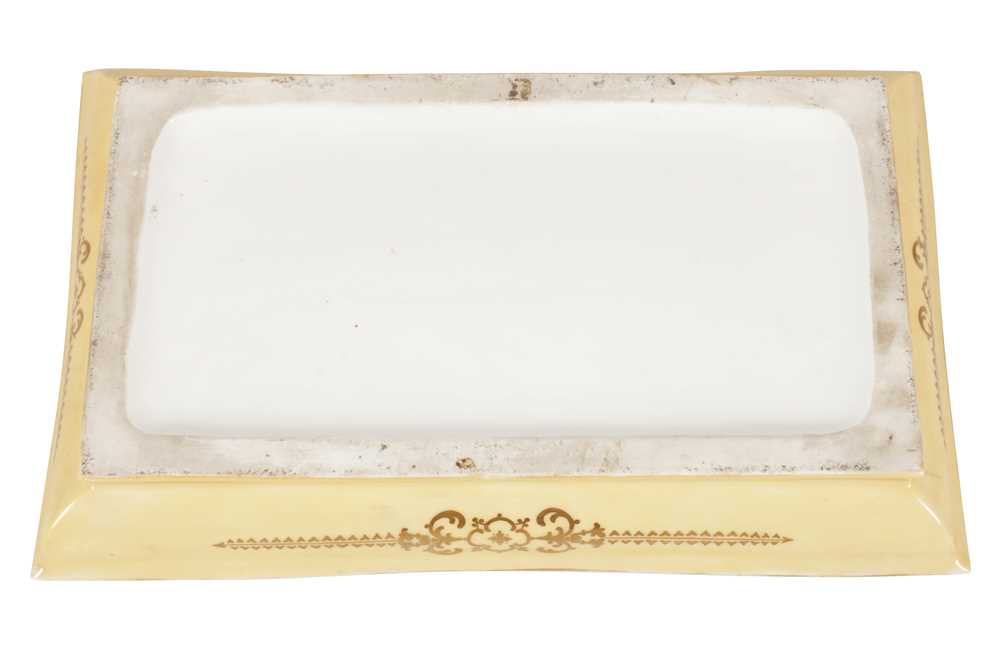 Lot 405 - AN ENGLISH PORCELAIN RECTANGULAR INK STAND,