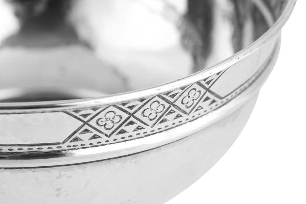 Lot 431 - A George V 'Arts and Crafts' sterling silver