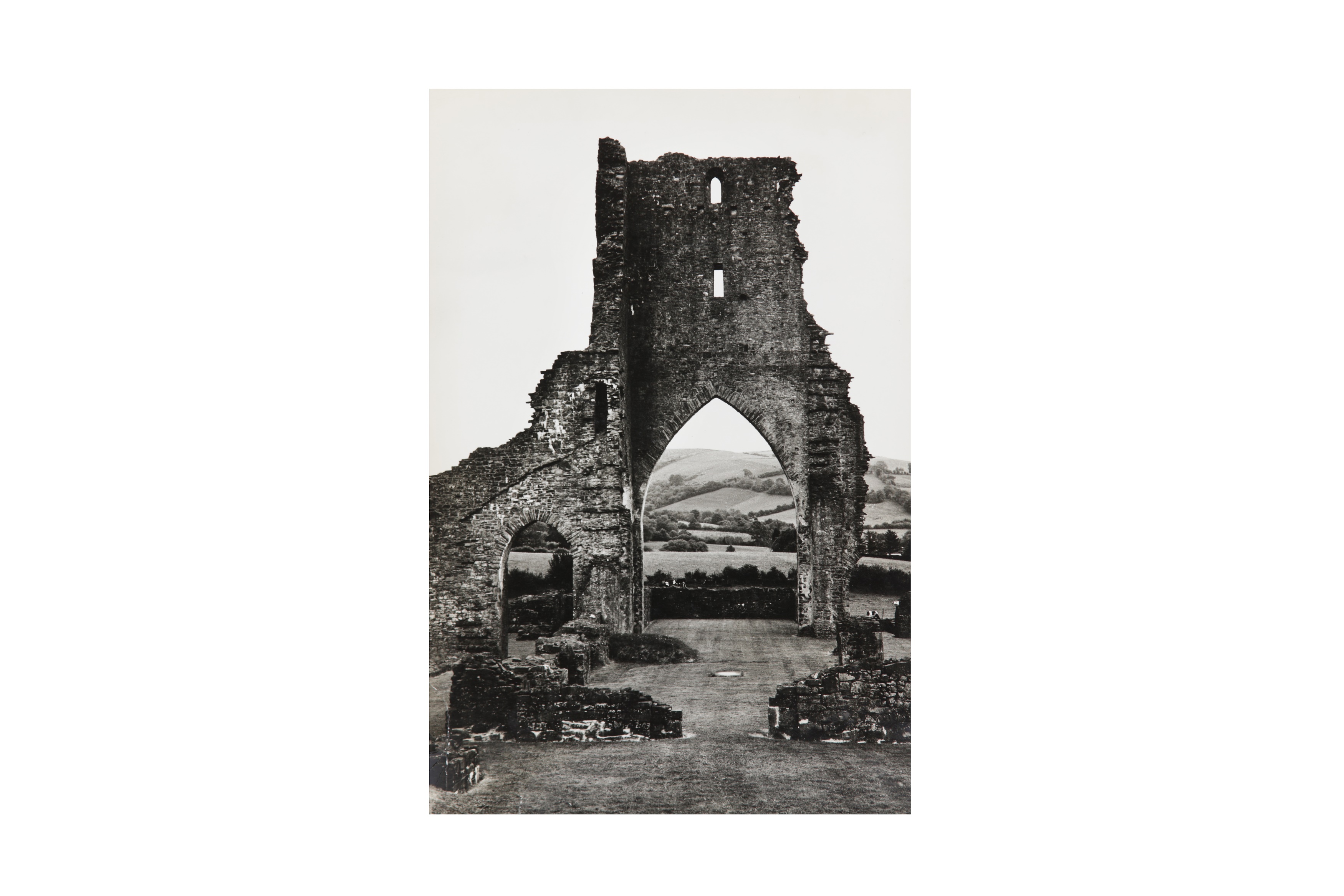 Lot 194 - Edwin Smith (1912-1971)