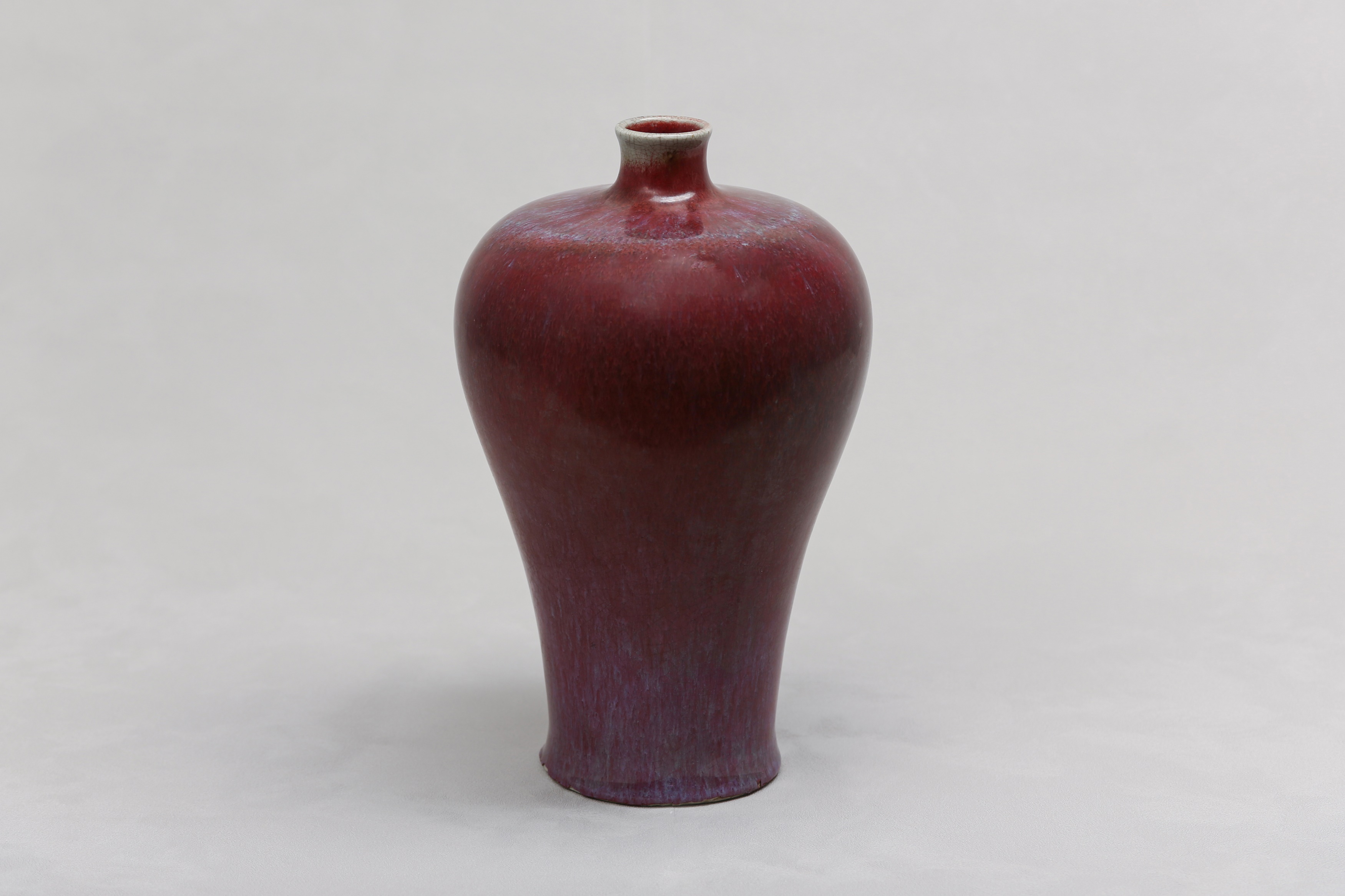 Lot 534 - A CHINESE FLAMBÉ-GLAZED VASE, MEIPING