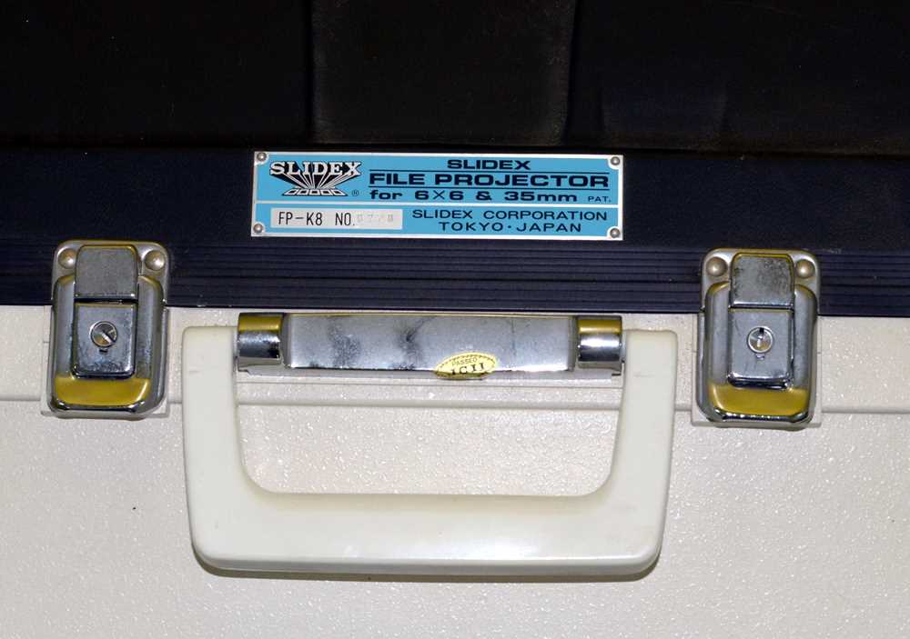 Lot 420 - A Portable Slidex Professional