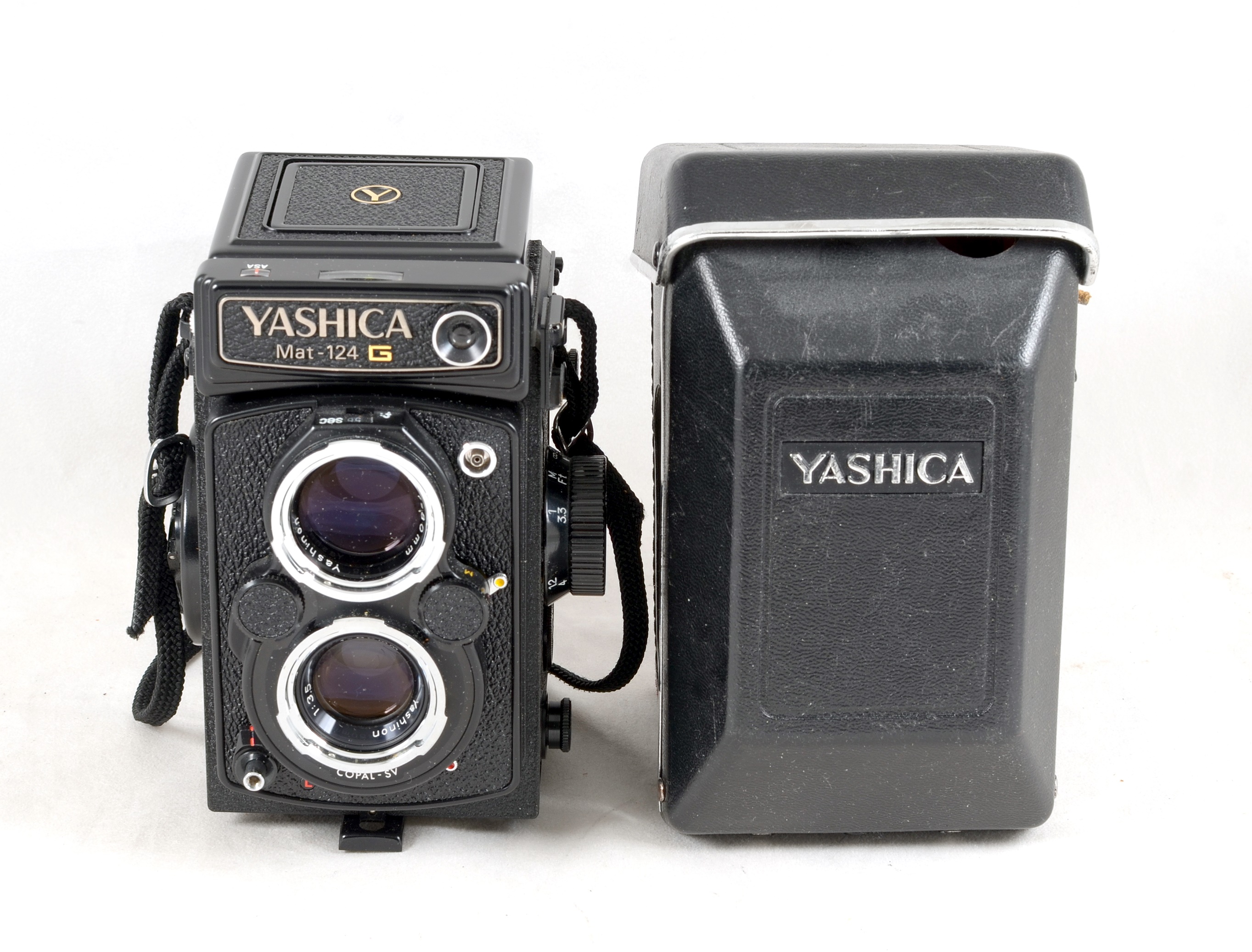Lot 267 - A Good Yashica 124G 120 TLR.