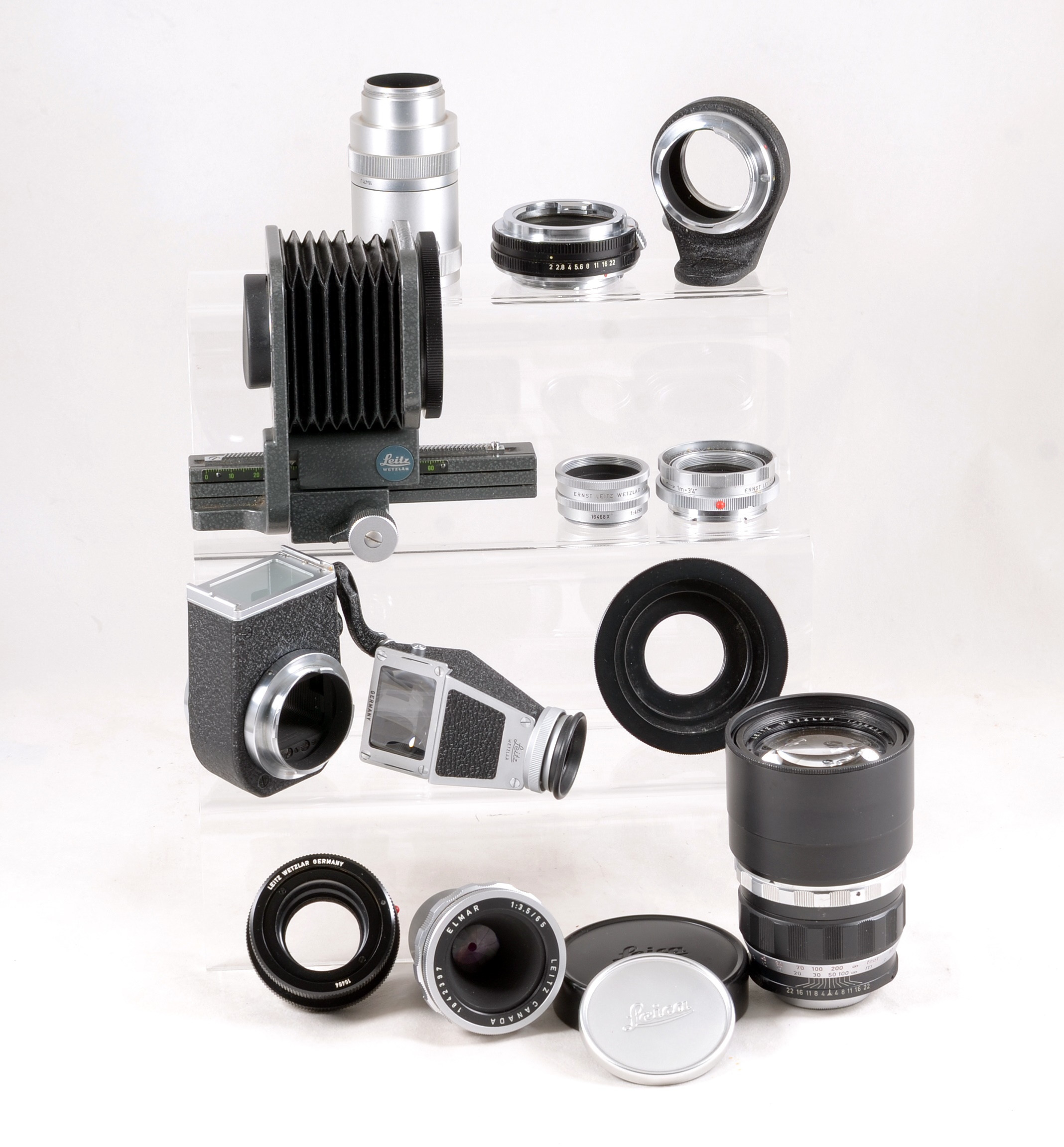 Lot 85 - A Extensive Leica Visoflex Close-Up Outfit.